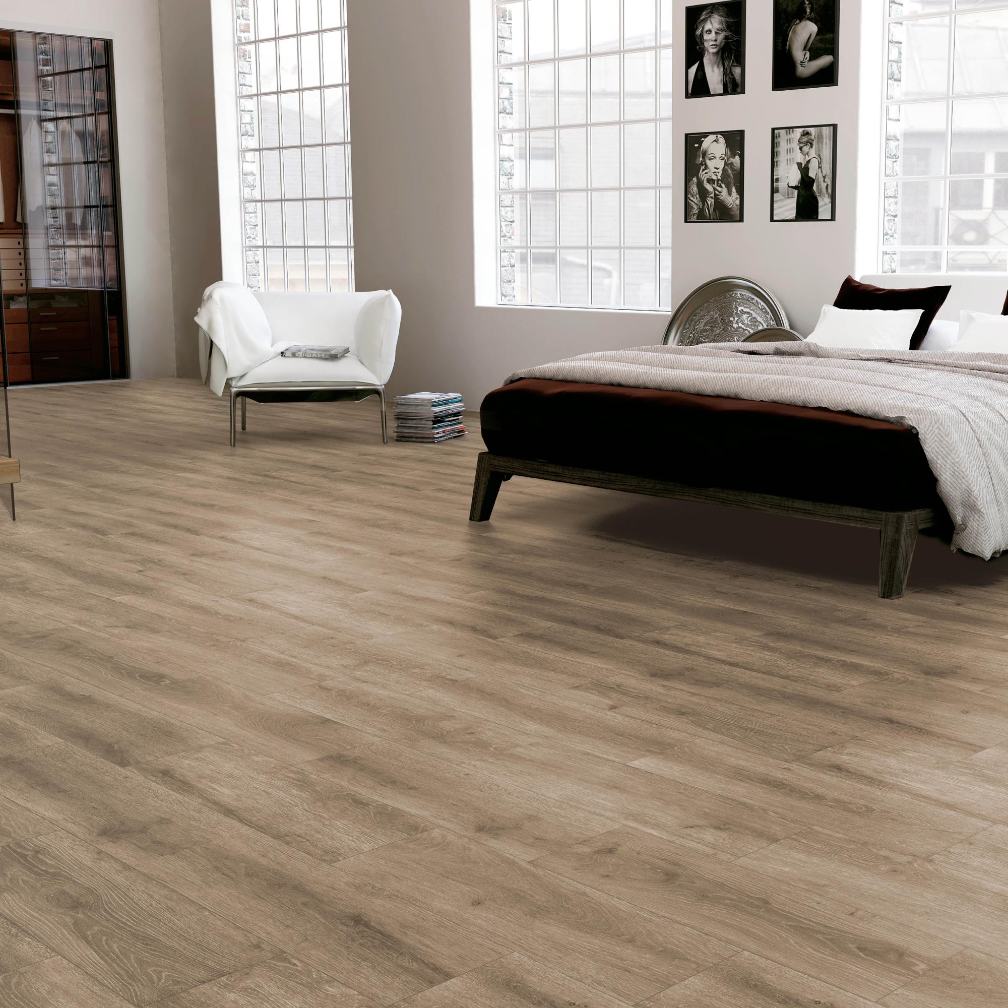 Suelo efecto madera taupe Rainforest 20x60 cm | Leroy Merlin
