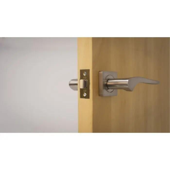 Picaporte tubular cuadrado latonado de 60 mm de entrada | Leroy Merlin