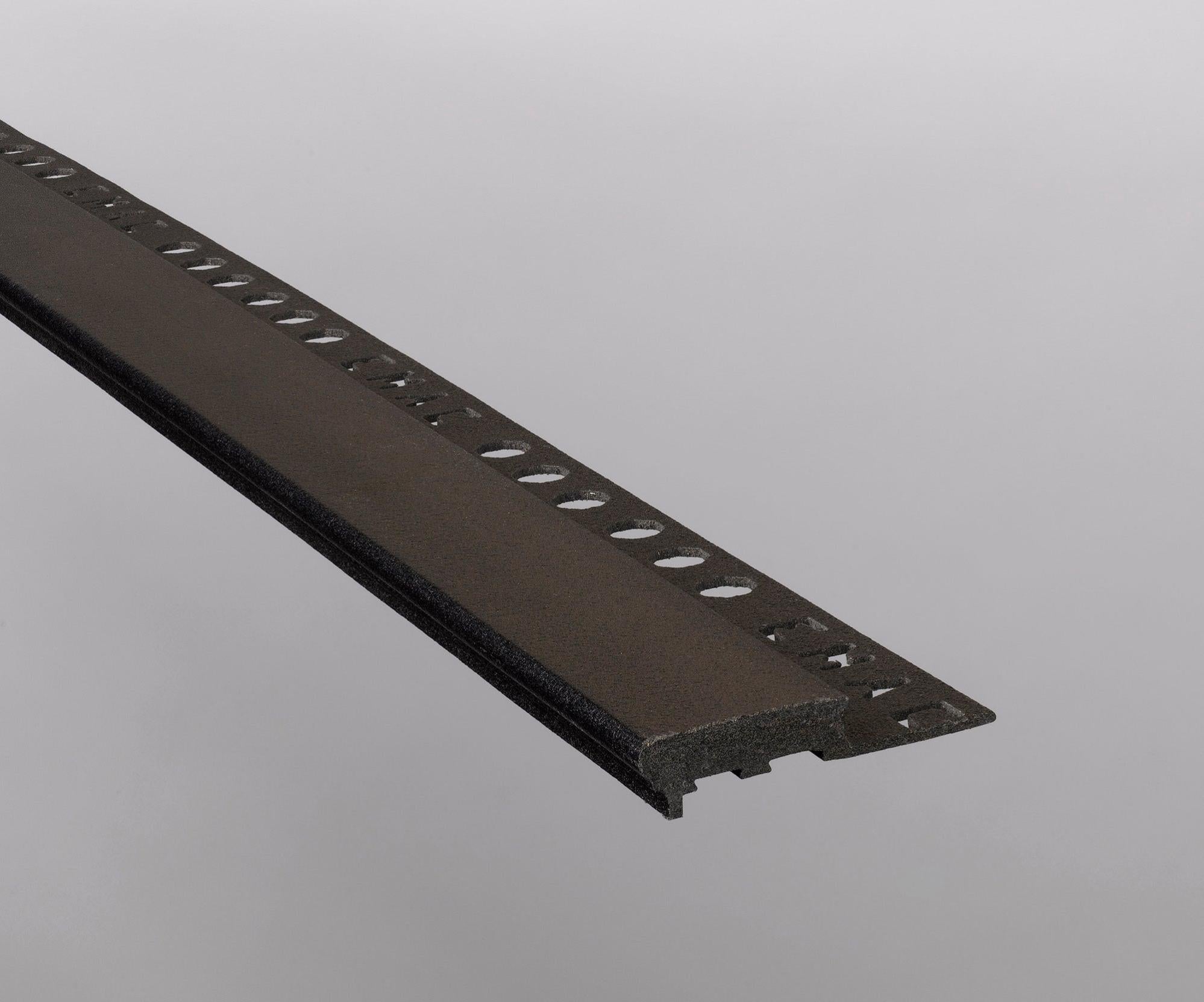 Perfil para peldaño emac maxi 10x1000 mxnegro-75 | Leroy Merlin