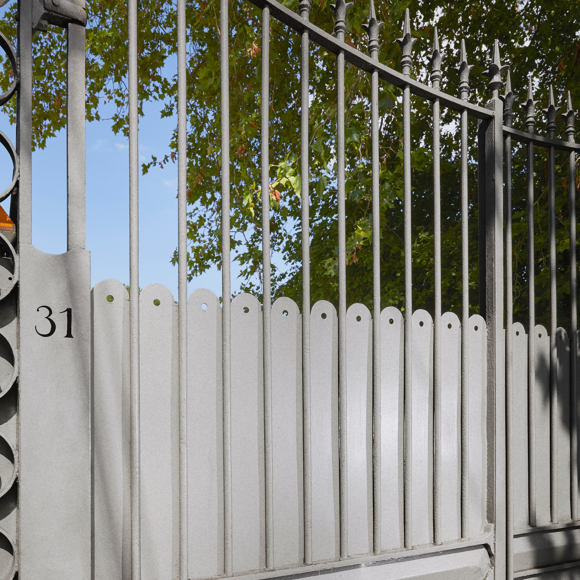 Pintura hierro liso metal LUXENS 250 ml white al | Leroy Merlin