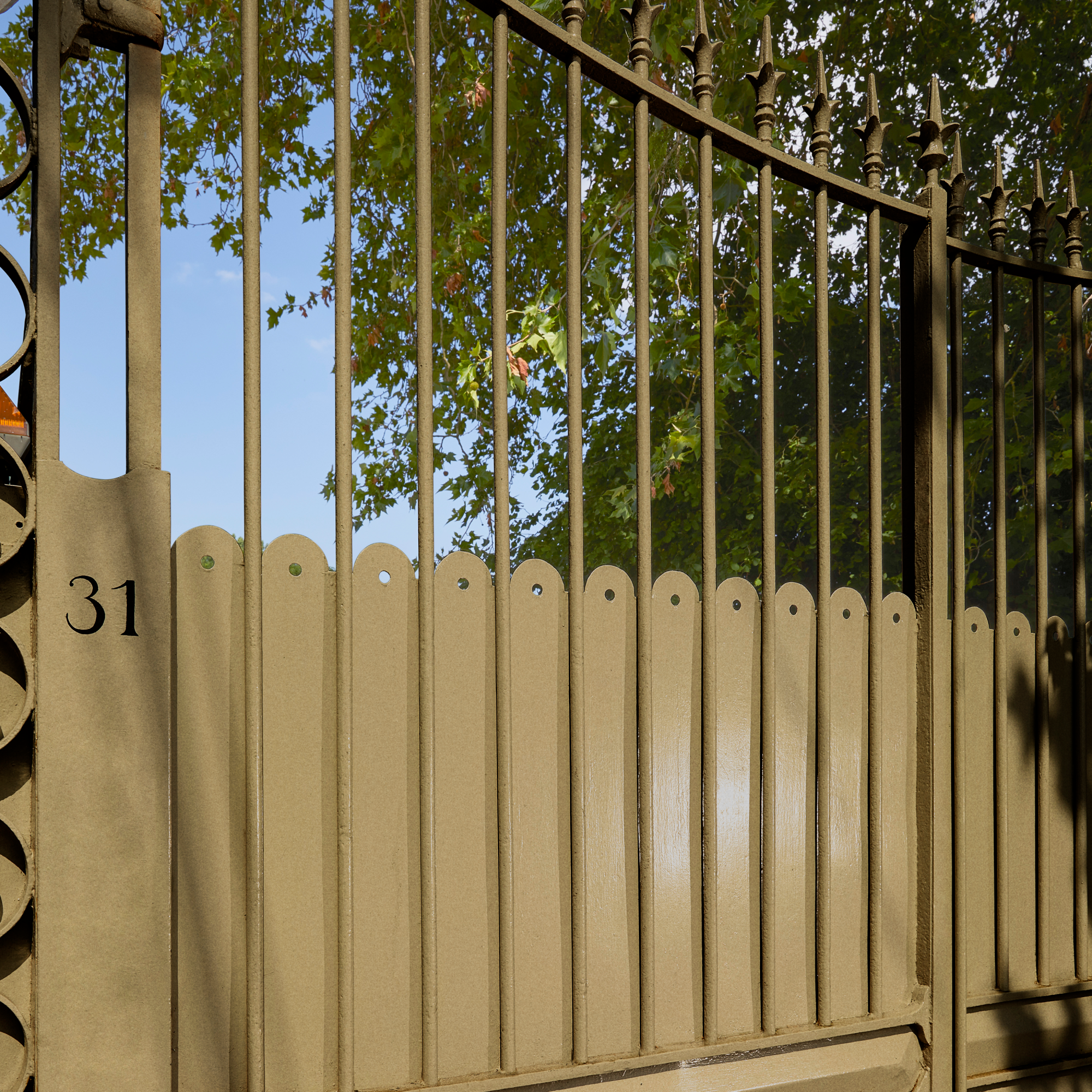 Pintura hierro liso metal LUXENS 500 ml pear gold | Leroy Merlin