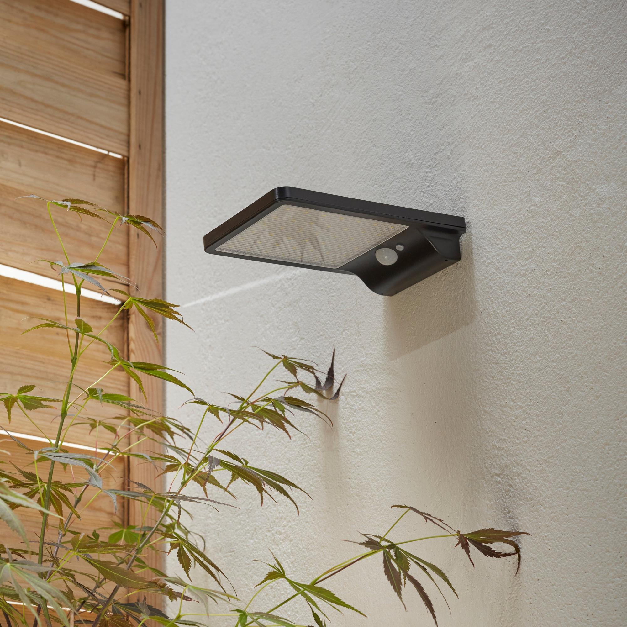 Aplique solar INSPIRE Palms 500 lm 4000K | Leroy Merlin