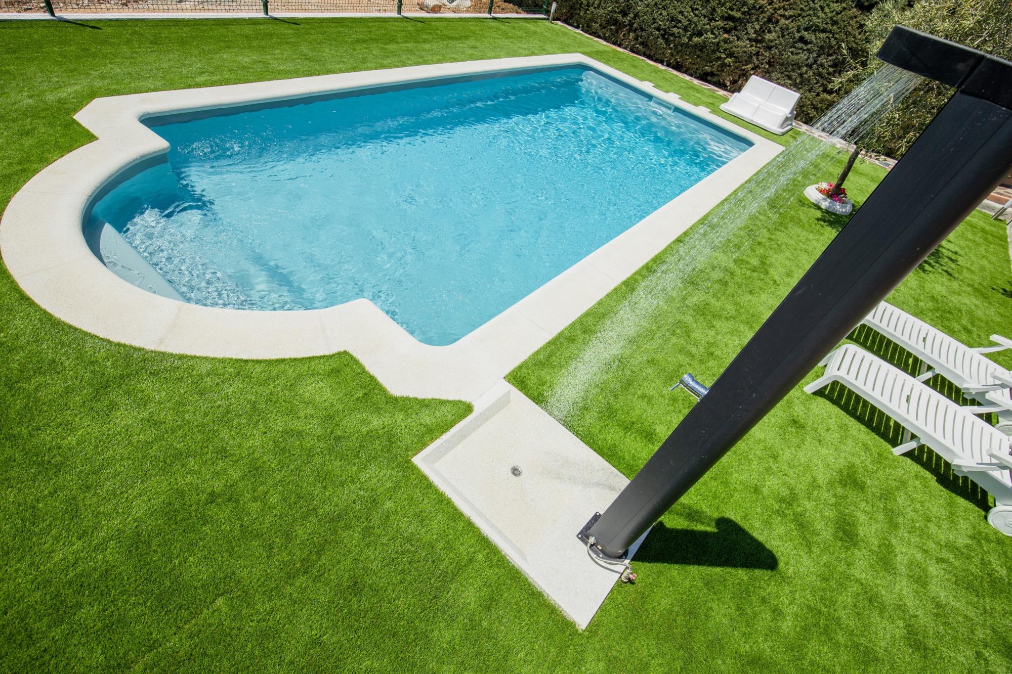 Proyecto piscina de poliéster enterrada Sicilia de 7.5 x 3.5 x 1.75 m ...