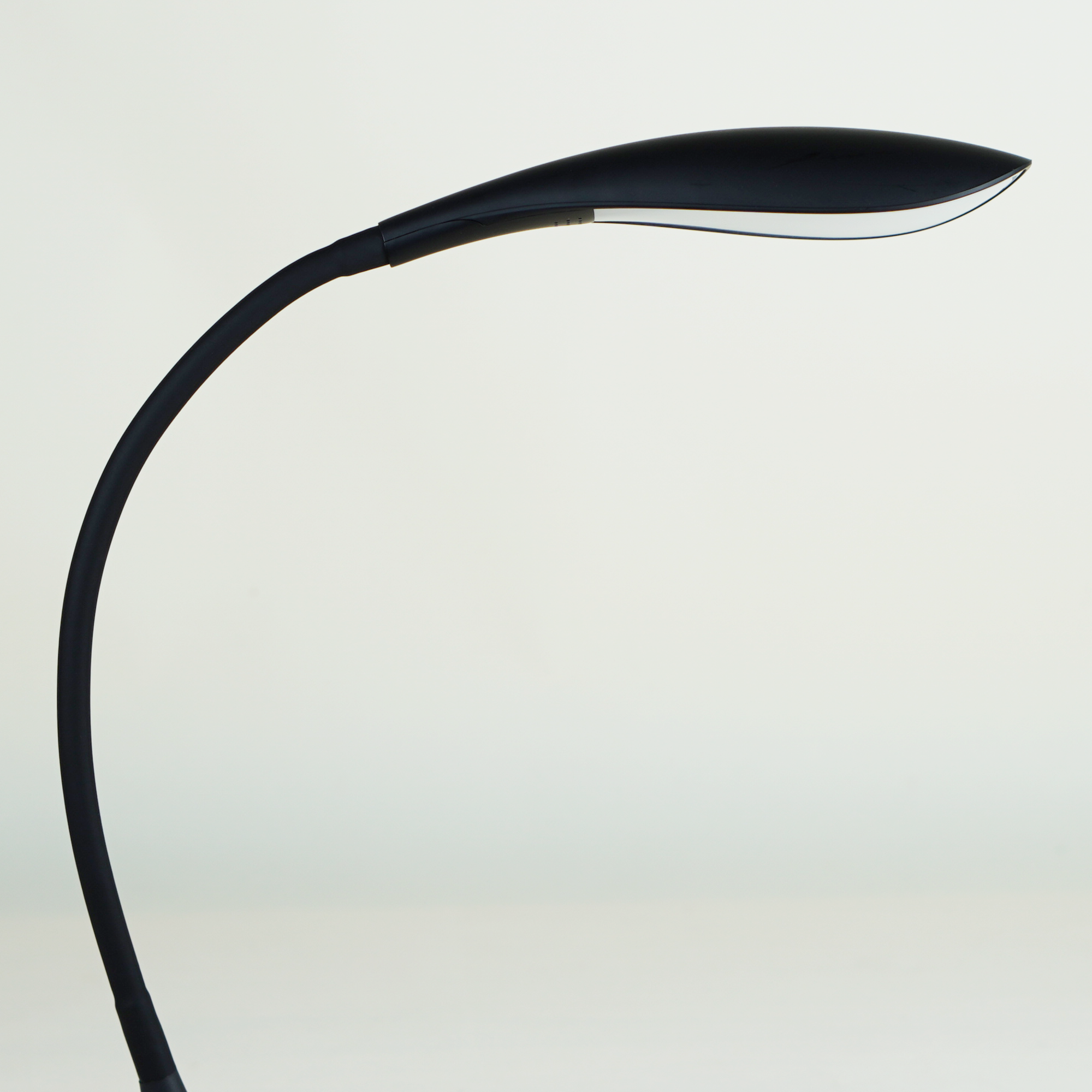 Flexo LED INSPIRE Pico negro 4.5W 3000K con 3 intensidades y usb ...