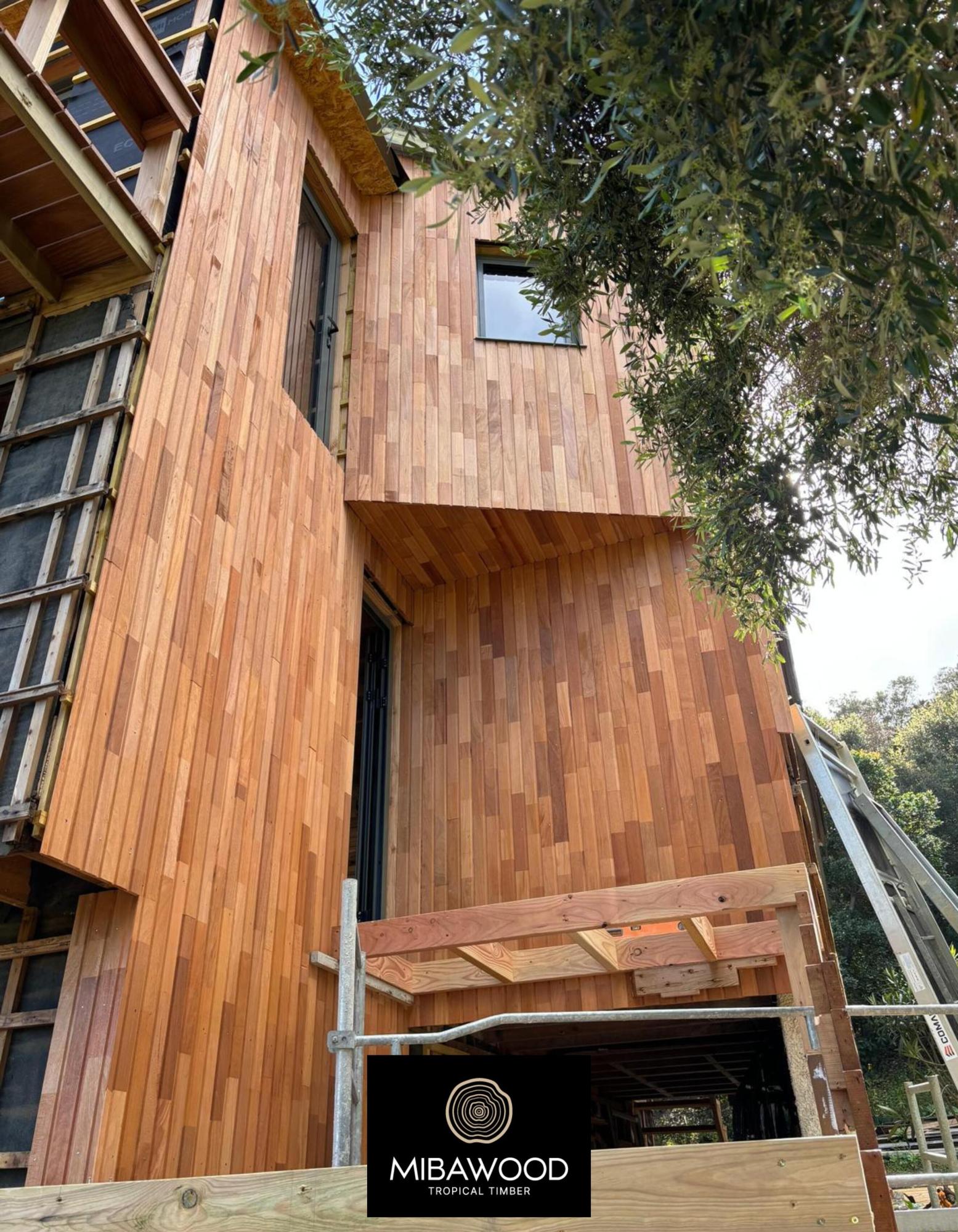 Pack de 5 lamas de madera caoba FSC marrón 15x220 cm y 8 mm | Leroy Merlin