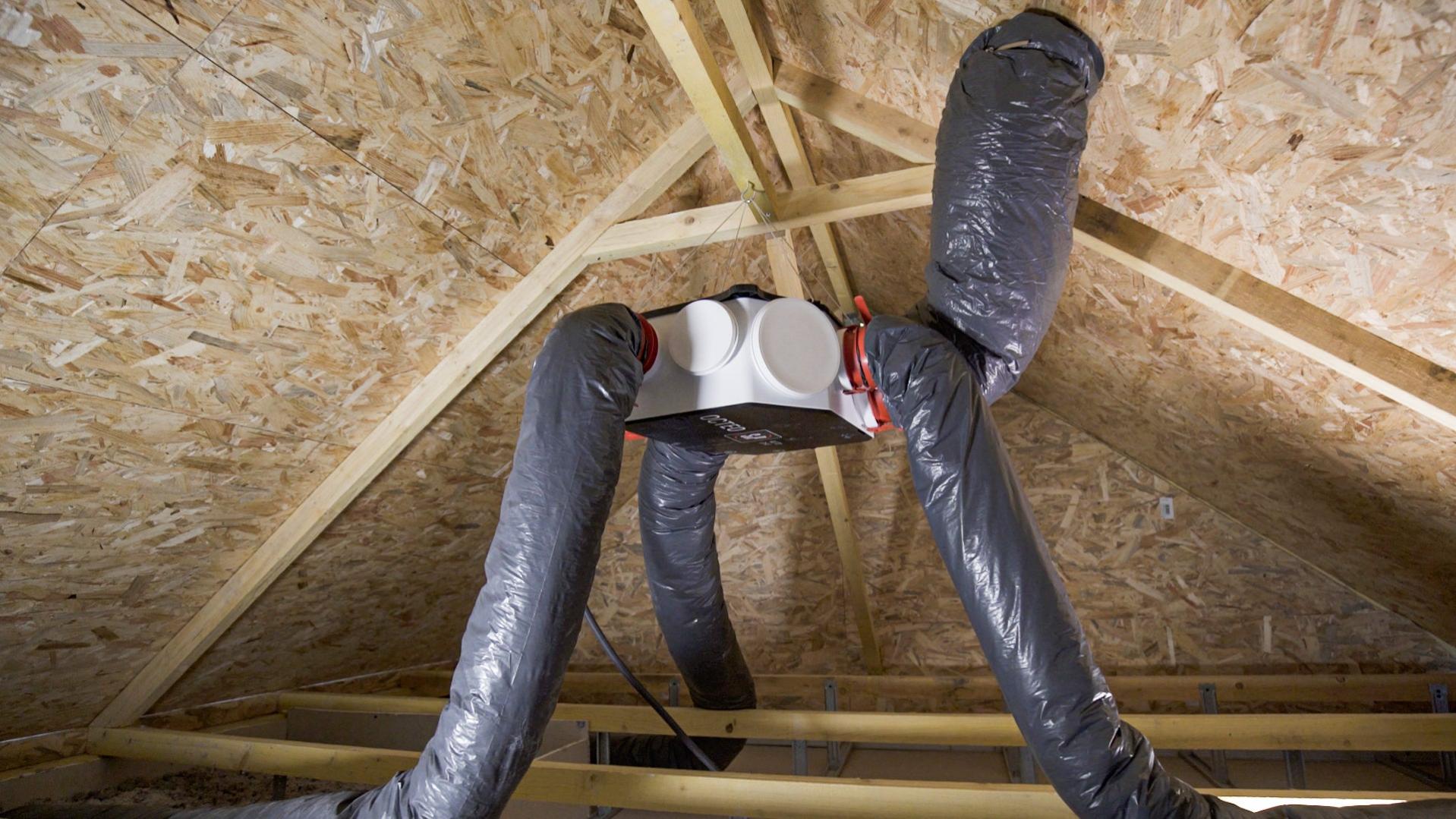 Installation d'une VMC simple flux autoréglable | Leroy Merlin