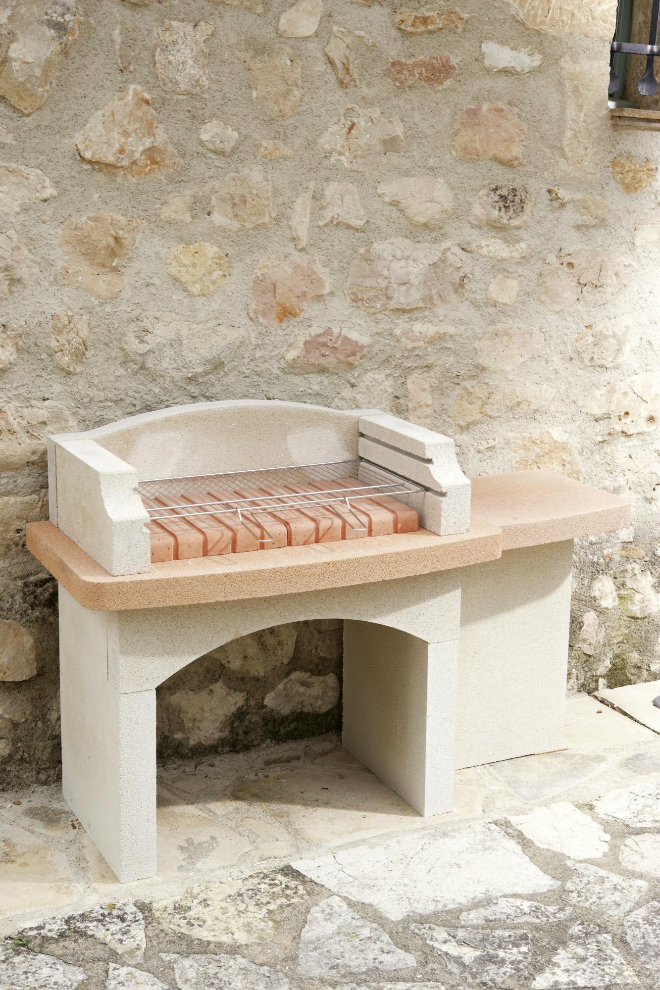 Barbecue en béton blanc Lubéron, l.54 x L.143.5 x H.95 cm | Leroy Merlin