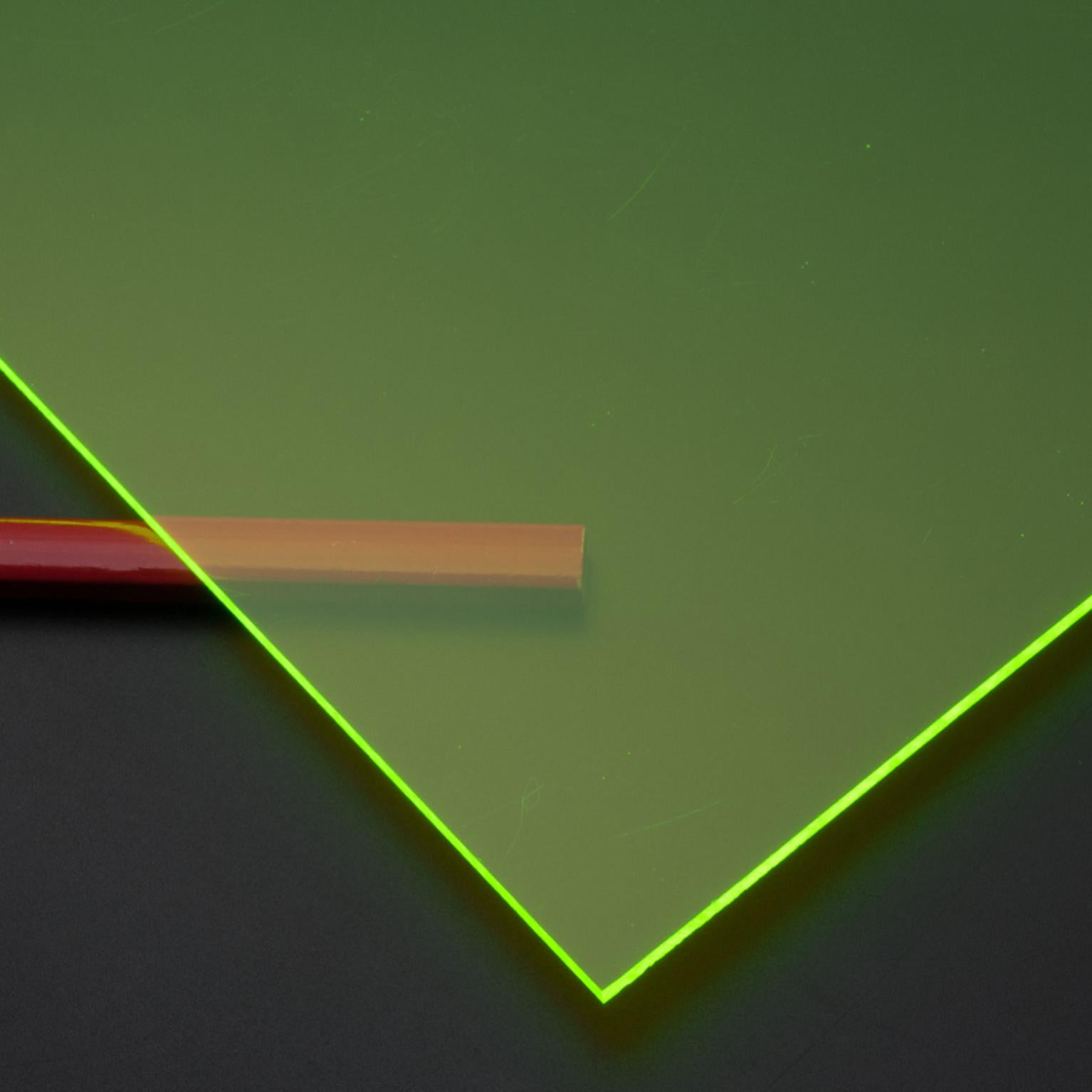 Plaque acrylique 3 mm vert fluo lisse L.29.7 x 21 cm | Leroy Merlin