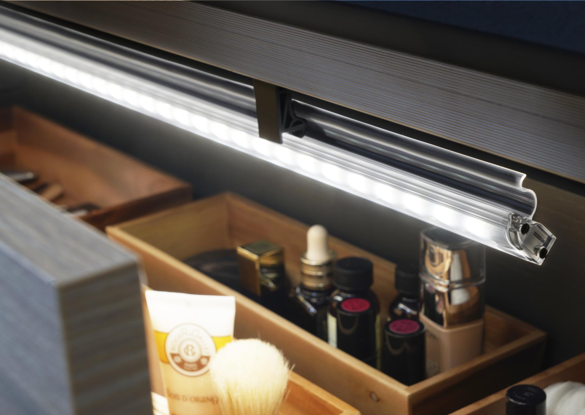 Eclairage pour meuble Neo 1 X 2.4W LED , Larg.39cm sur secteur | Leroy ...