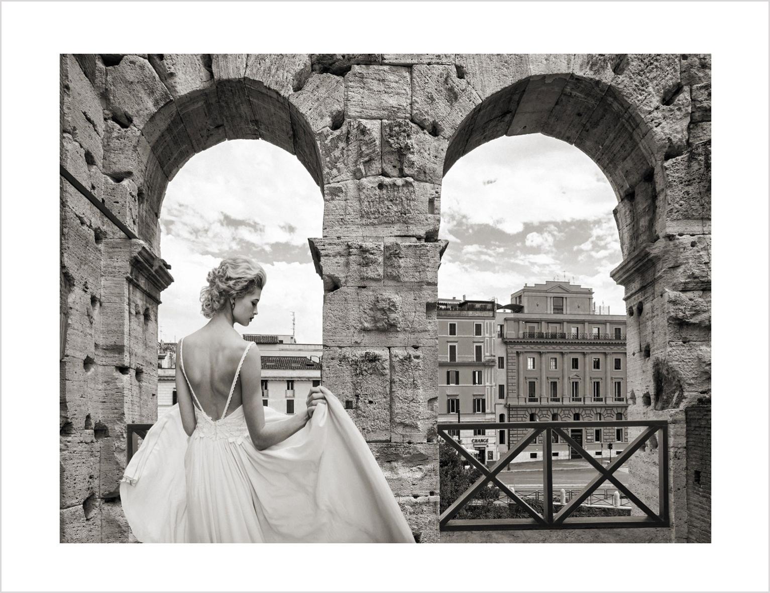 Photo From the colosseum, Rome, noir & blanc l.40 x H.30 cm | Leroy Merlin