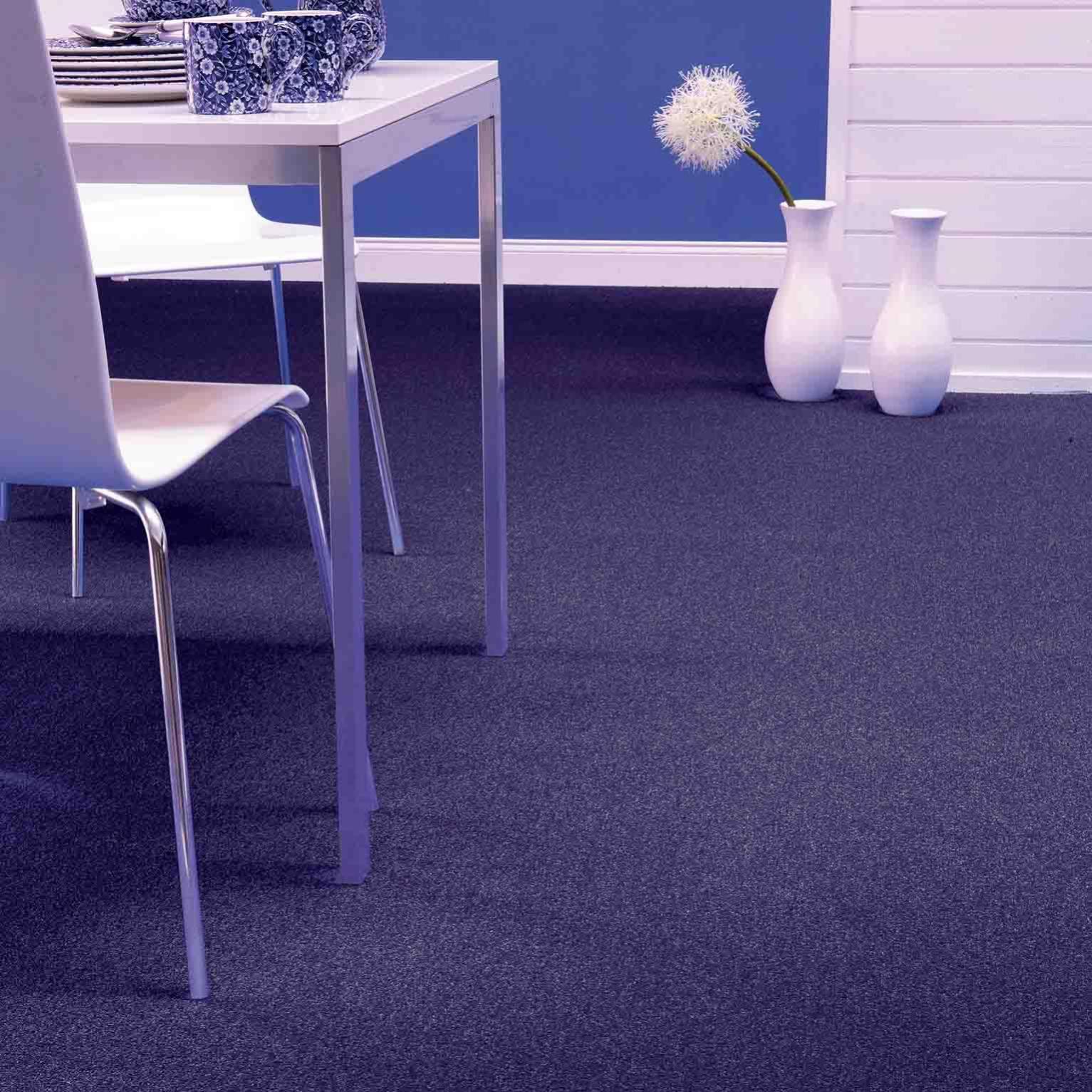 Moquette shaggy uni violet, Scenario 895 blueberry, rouleau l.4 m ...