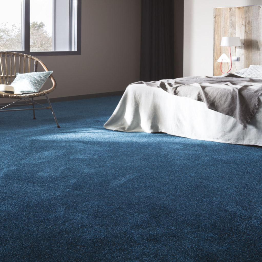 Moquette velours épais uni bleu, Feelings 180 abyss, rouleau l.4 m ...