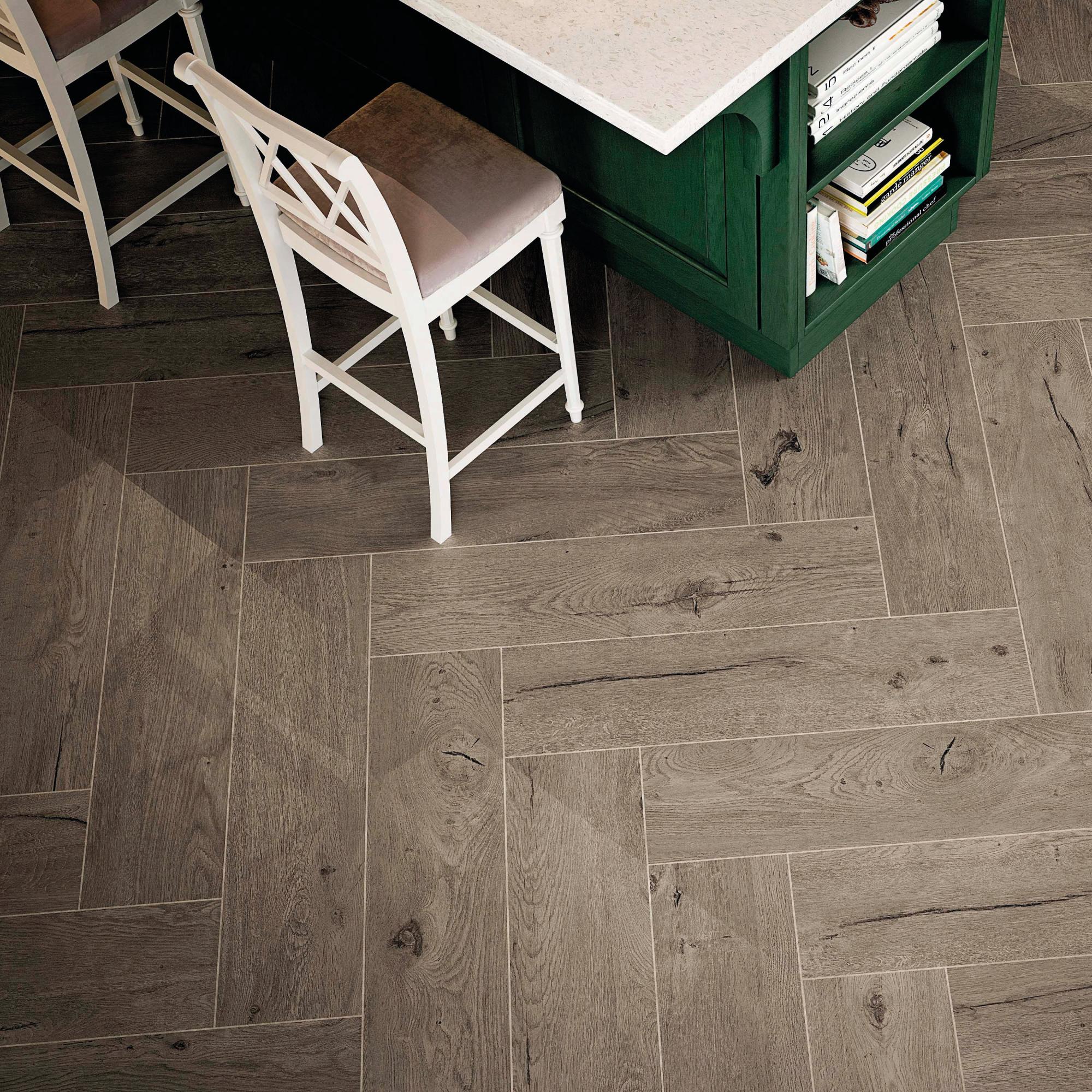 Gres porcellanato per interno 22.5x90 effetto legno sp. 8 mm Fable Grey ...