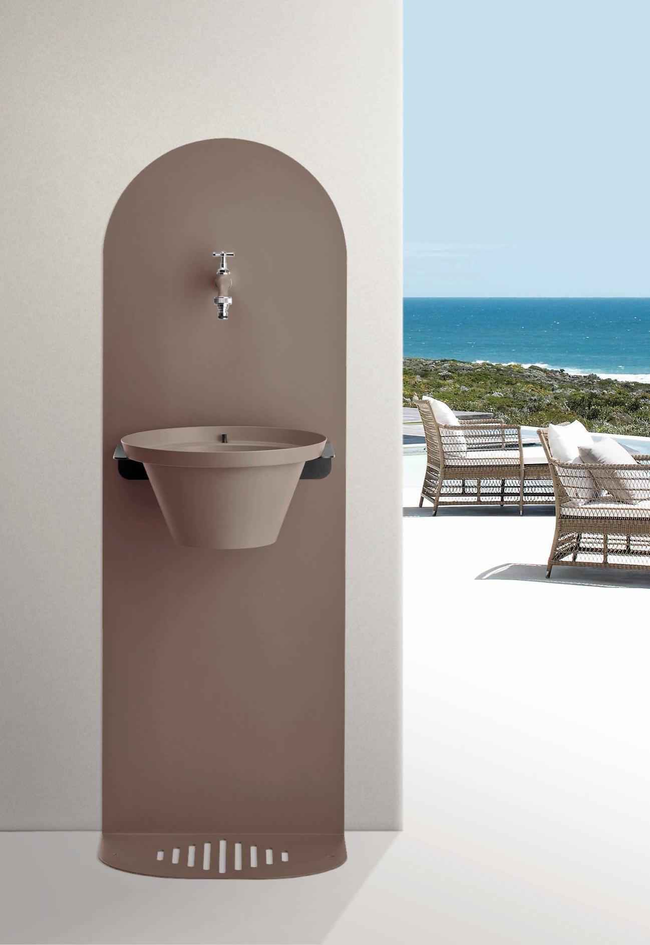 Fontana a colonna AQUAPOINT GROUND FOUNTAIN in ferro H 116 cm, 40 x 40 ...