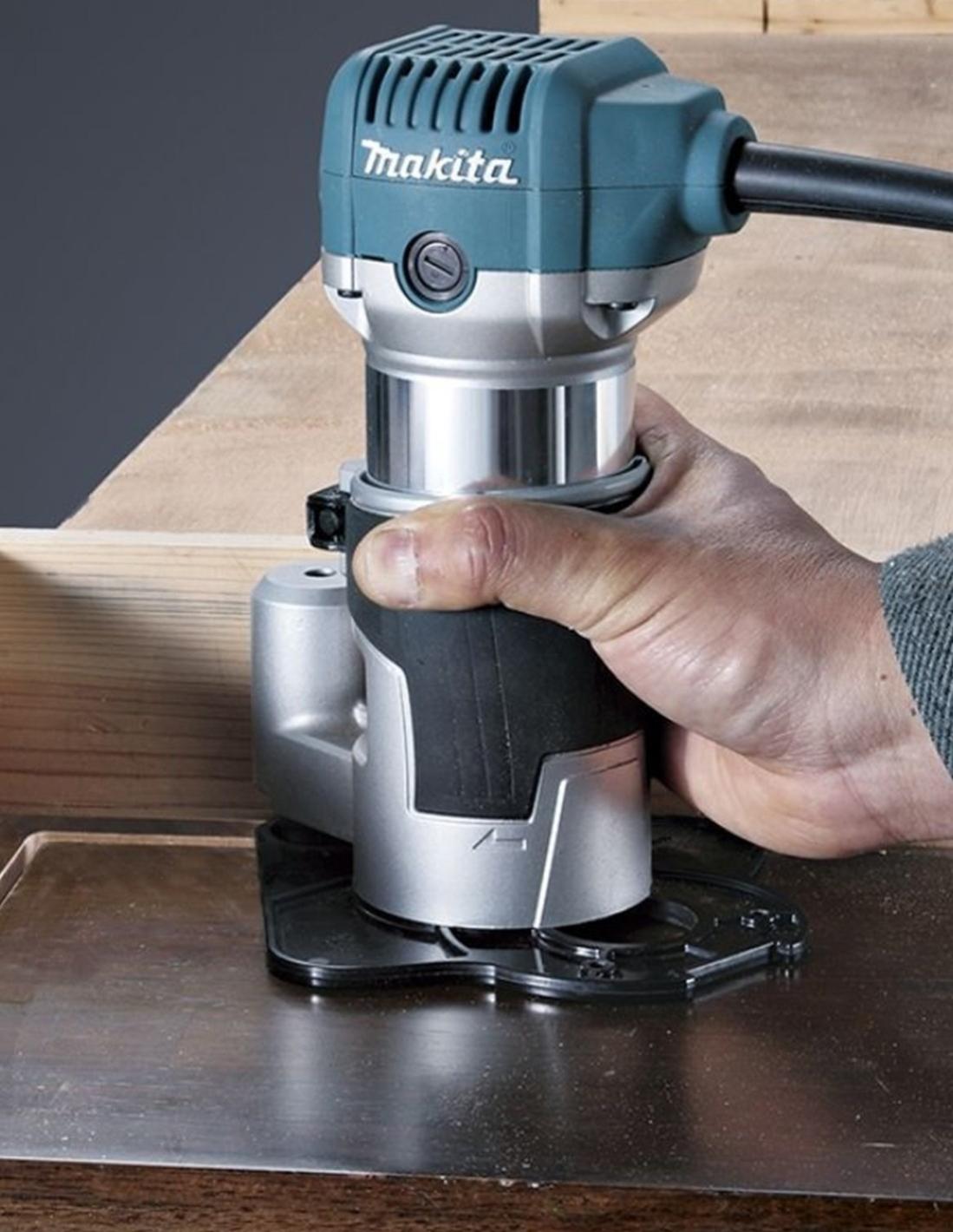 Fresatrice multifunzionale Makita RT0702CX3J | Leroy Merlin