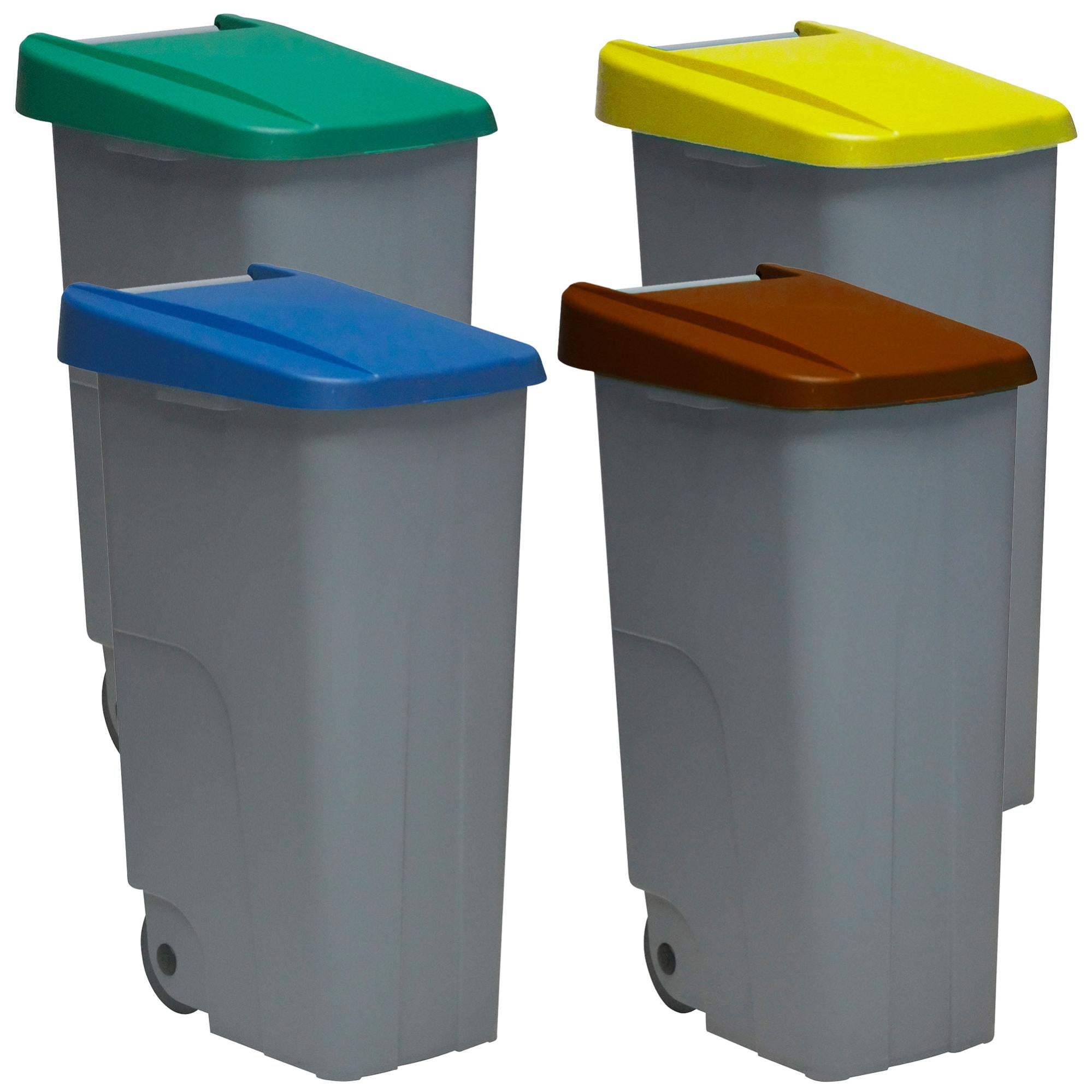 Quattro bidoni per la raccolta differenziata da 110 litri ciascuno con ...