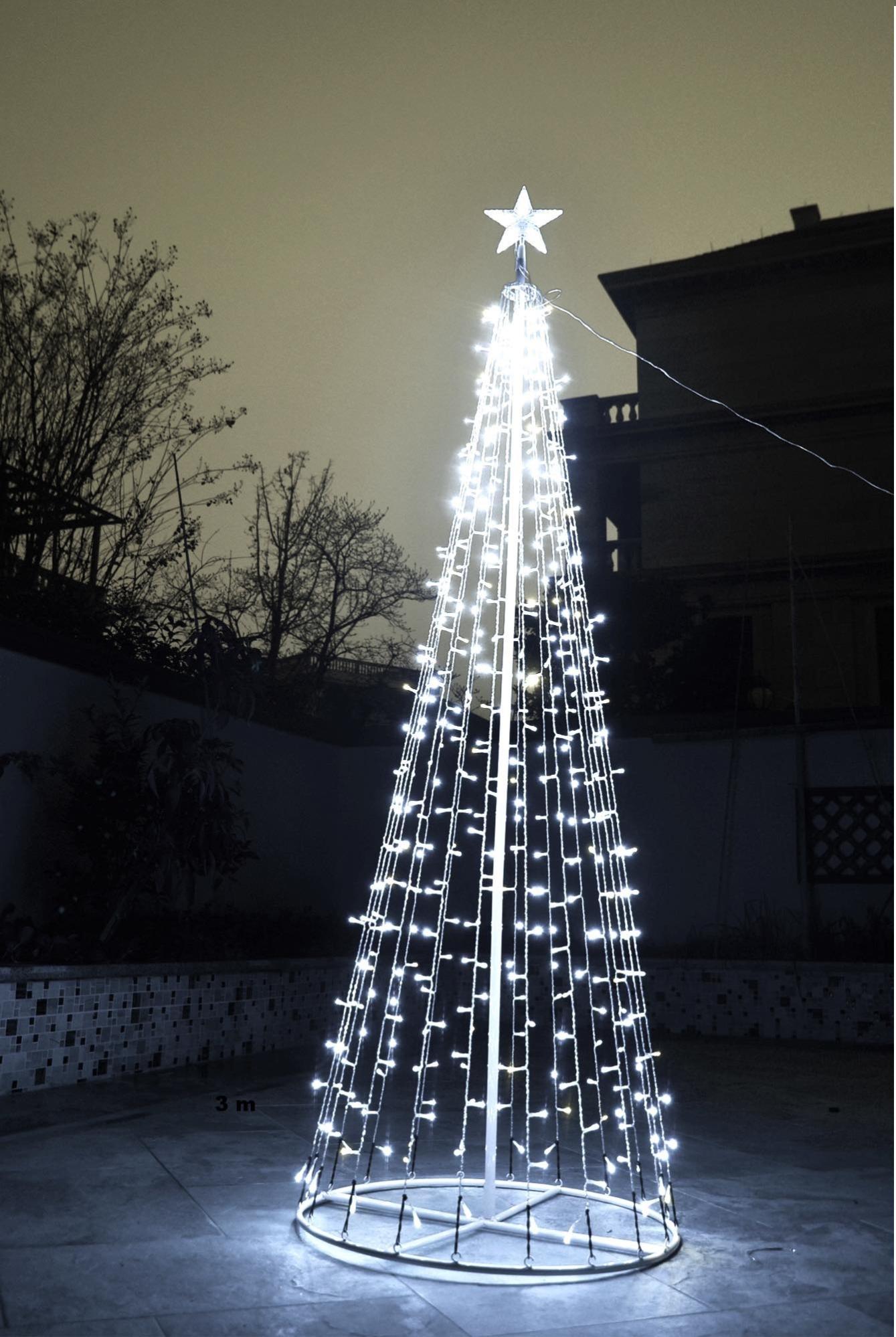 Albero di natale con 480 led in ferro luce bianca fissa piu bianca ...