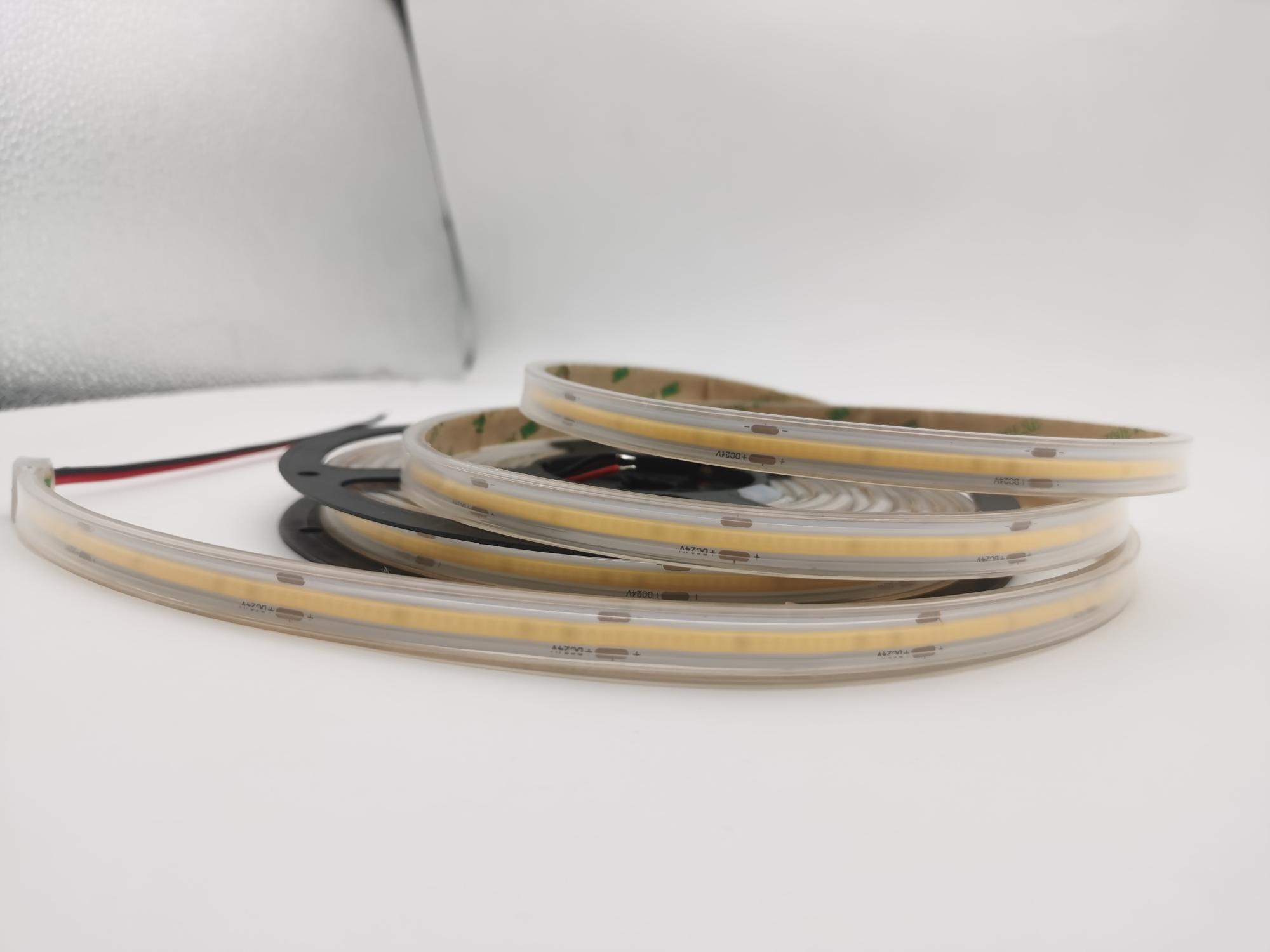 Striscia 480 LED COB 24V per esterno con silicone 15W/m. 6000K (luce fredda) | Leroy Merlin