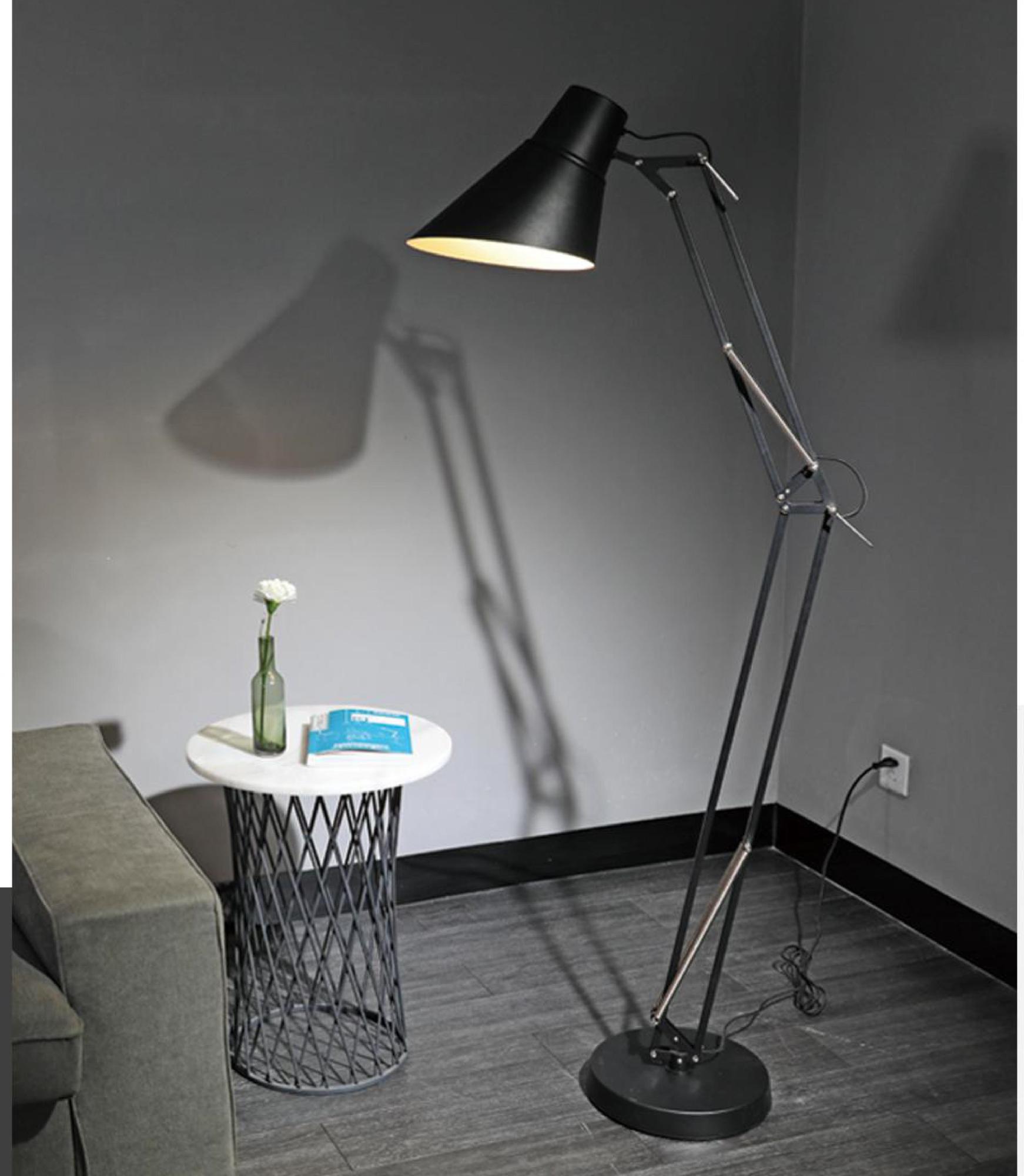 Lampadaire orientable en métal noir | Leroy Merlin