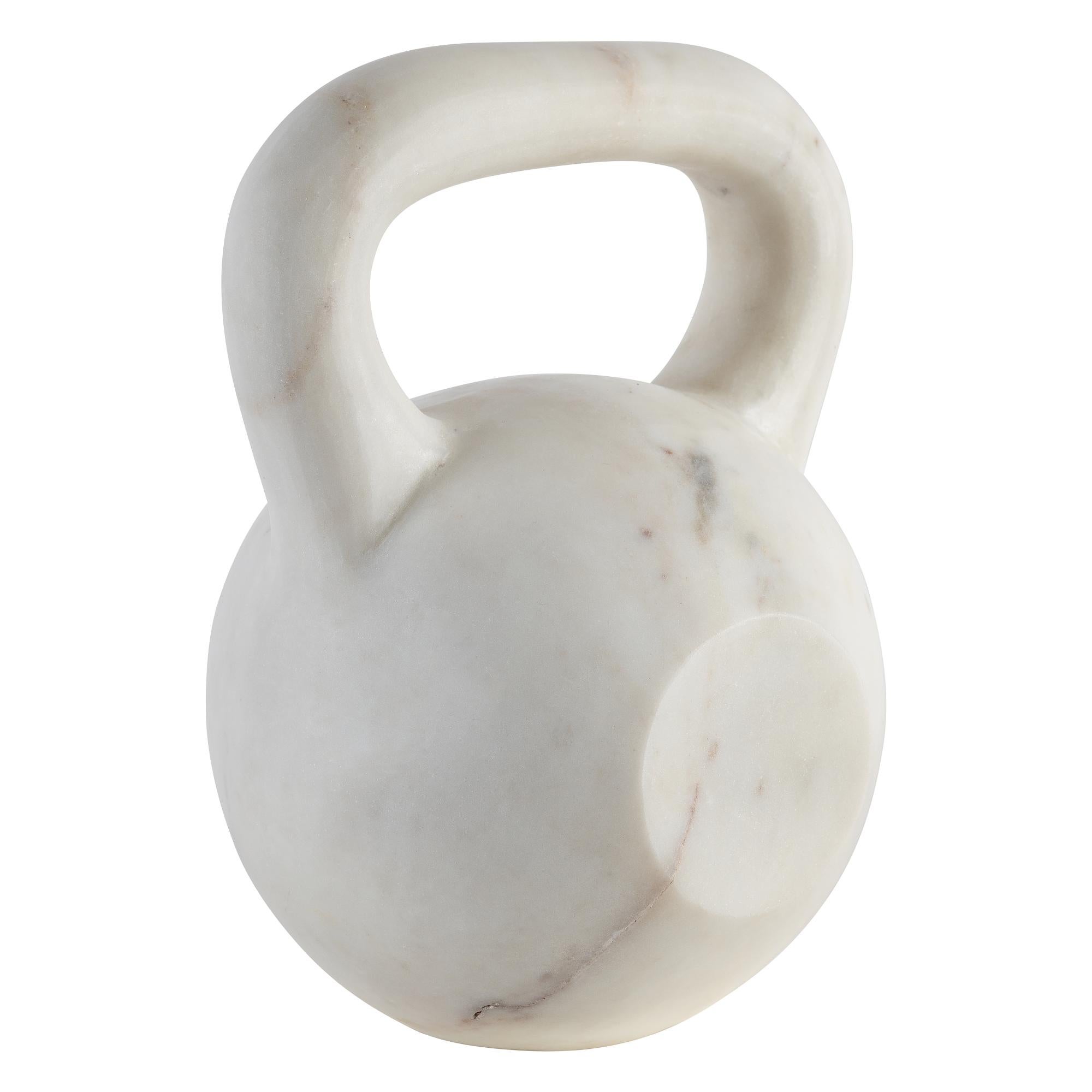 Objeto decorativo en forma de kettlebell GINGER de mármol blanco ...