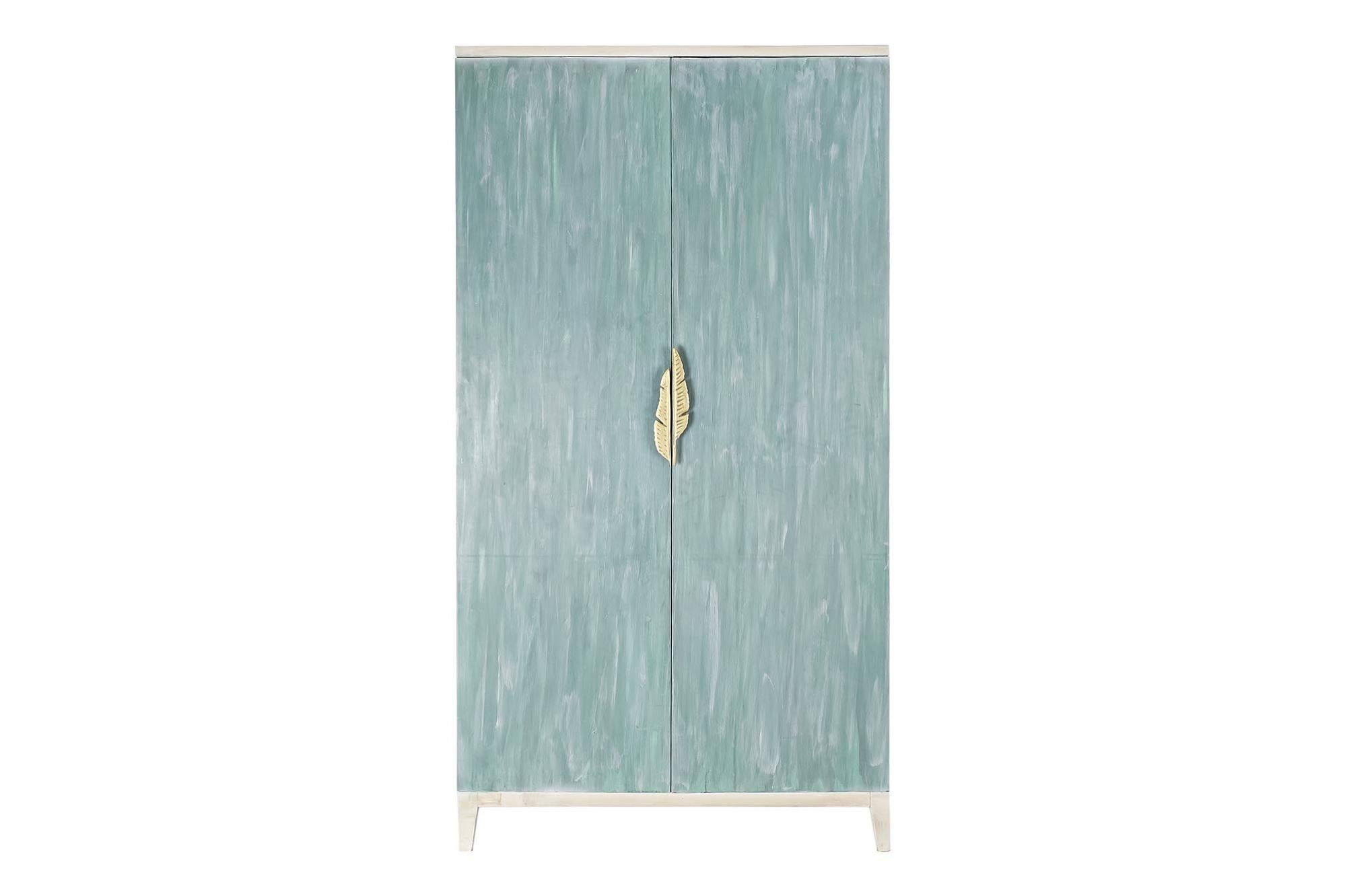 Armoire en bois turquoise avec 2 portes 2 tiroirs et 2 étagères ...