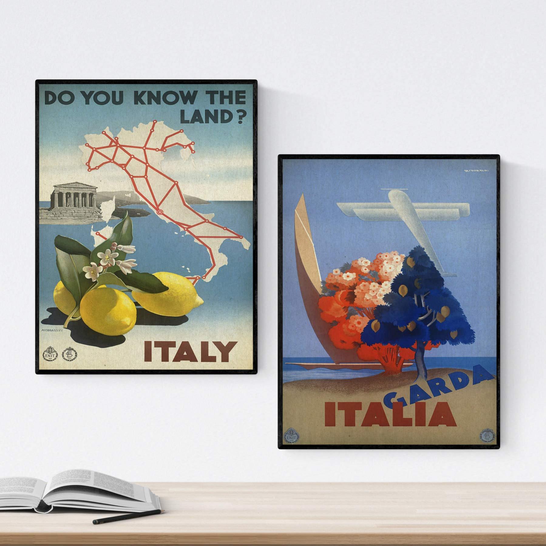 Affiches Vintage. Affiches Annonçant Le Monde. Deux Feuilles Vintage D ...
