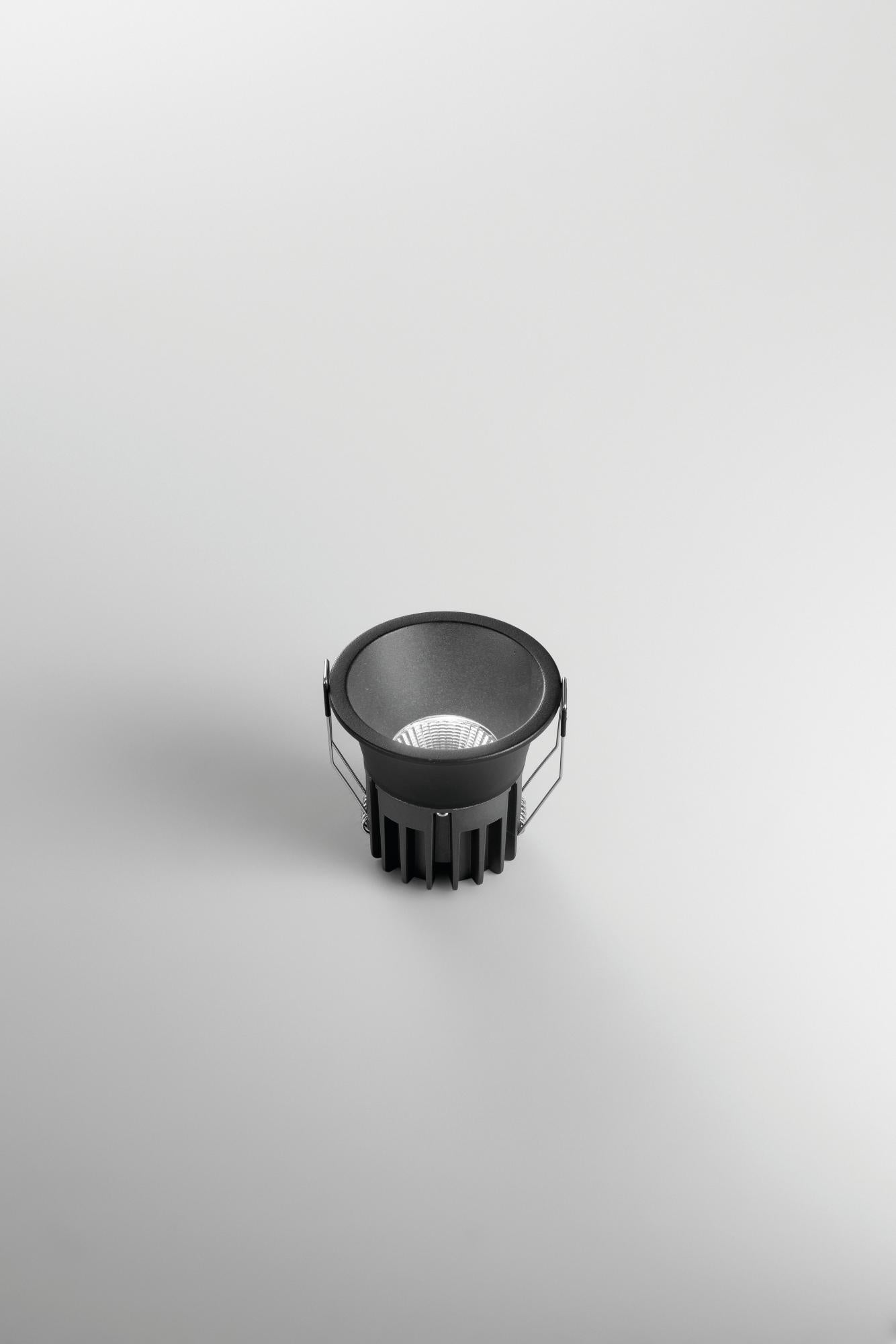 LED COB QUARK embutido em alumínio preto com função 12W CCT | Leroy Merlin