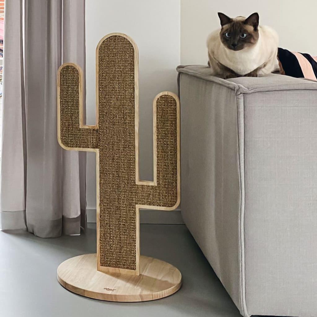 Designed by Lotte Griffoir pour chats Cactus Bois 40x80 cm | Leroy Merlin