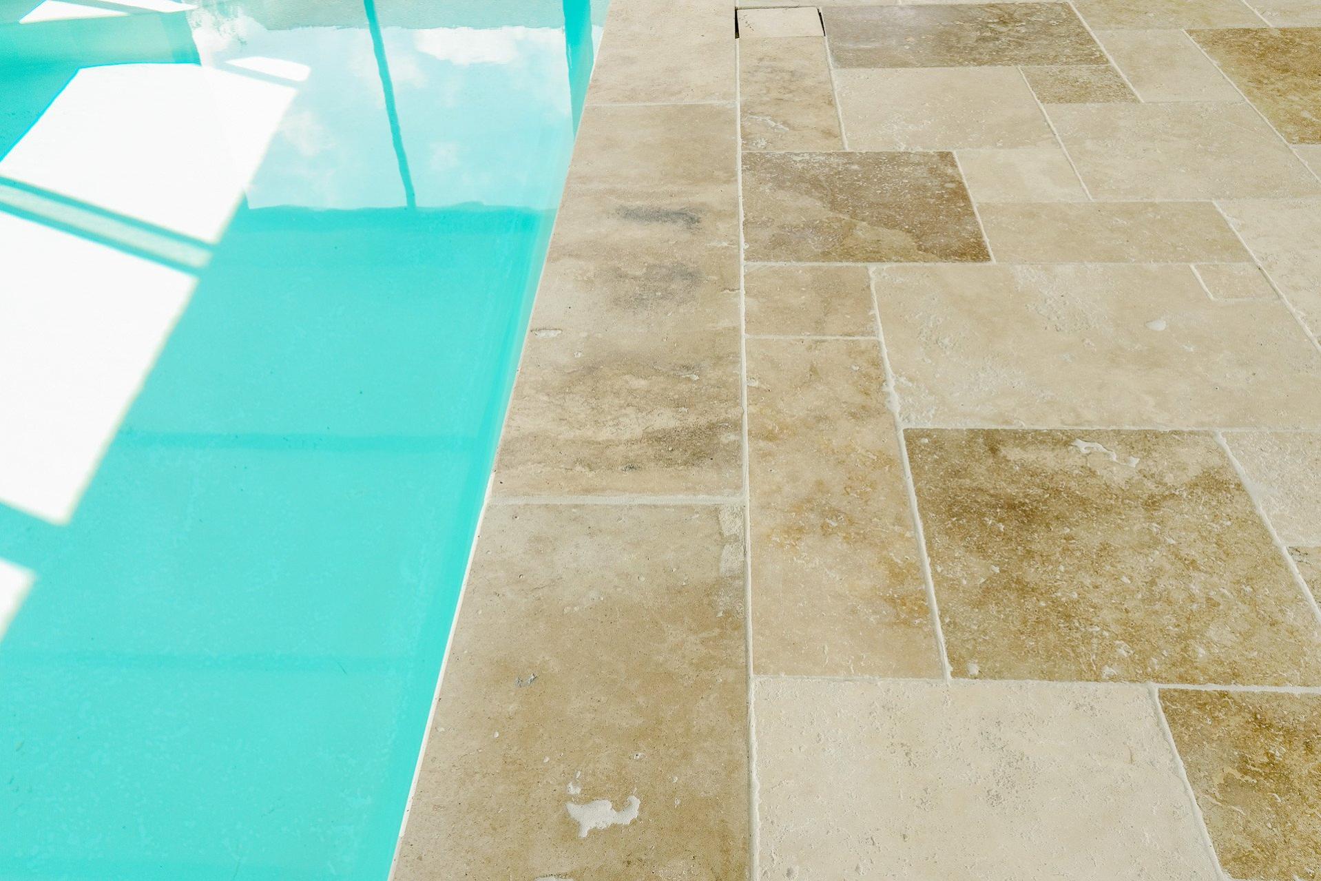 Margelle en Travertin pierre naturelle premier choix Mix 120x33x3 cm | Leroy Merlin