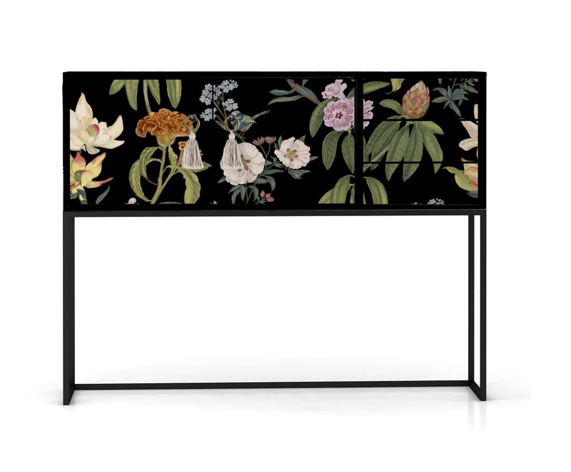 Console FREYA MDF laqué 2 portes 3 tiroirs imprimé floral fond noir ...