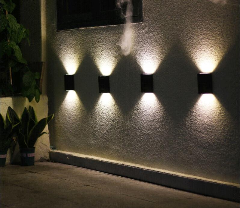 LAMPADA A LED ENERGIA SOLARE LUCE DA PARETE MURO FARO APPLIQUE LAMPADA ...