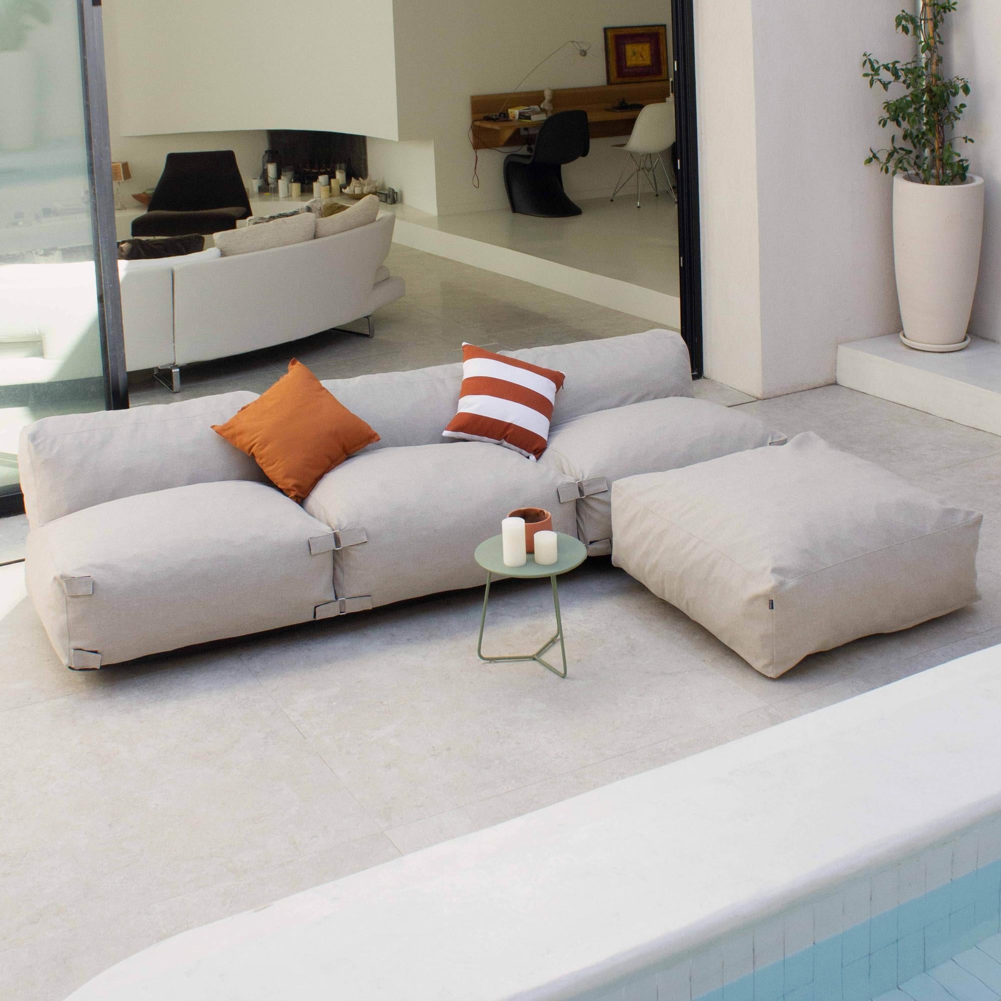 Divano ad angolo fisso modulabile con 3 poltrone e 1 pouf color sabbia ...