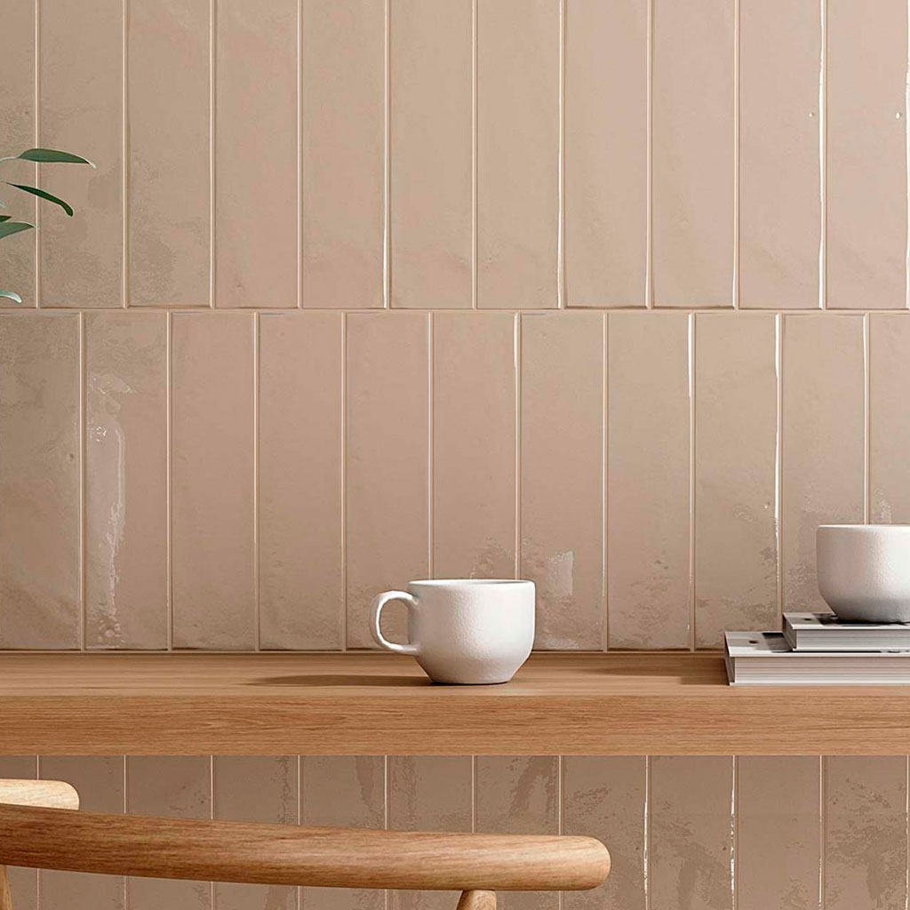 Piastrella di revestimento interno in finitura lucida. Bristol Moka 7 ...