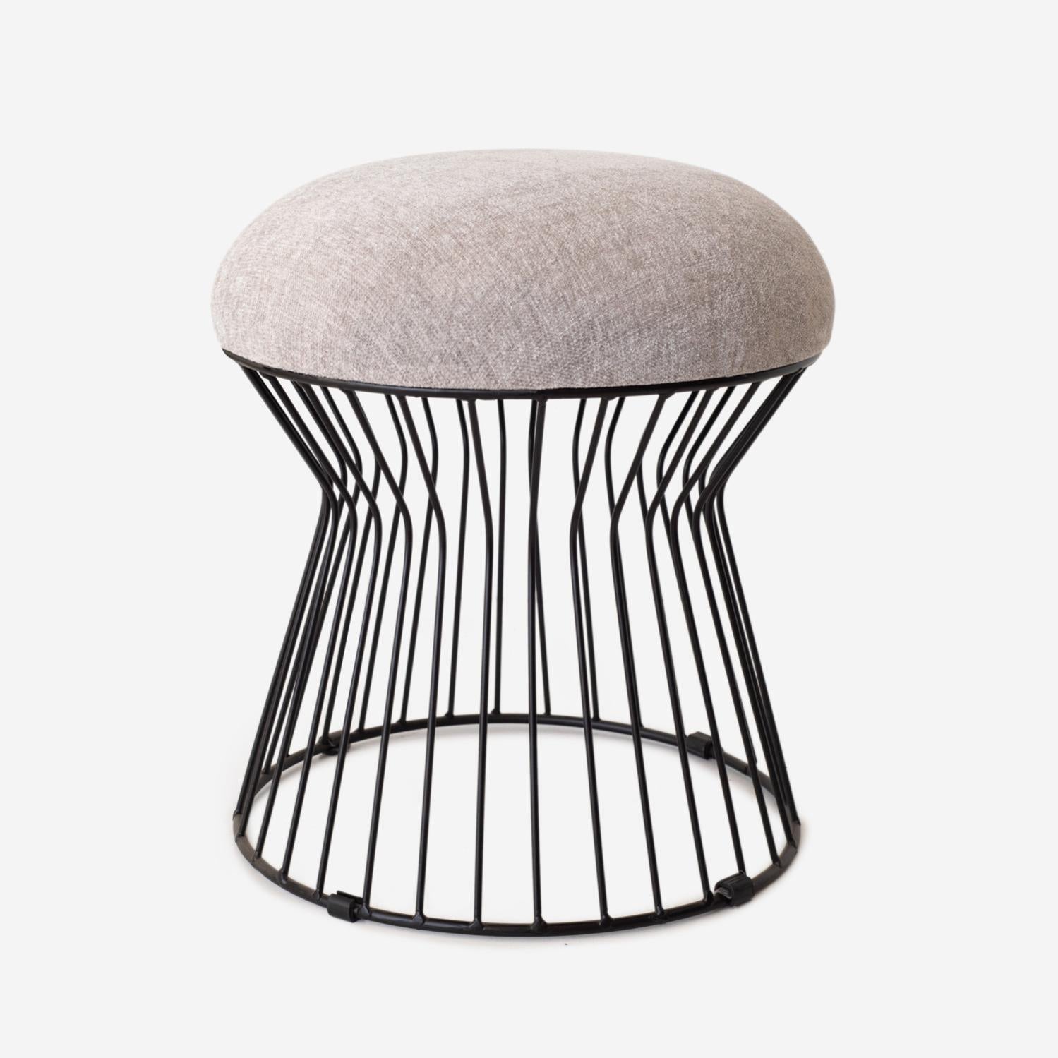 POUF BEIGE AVEC BASE MÉTALLISÉE NOIRE Ø40X40CM | Leroy Merlin