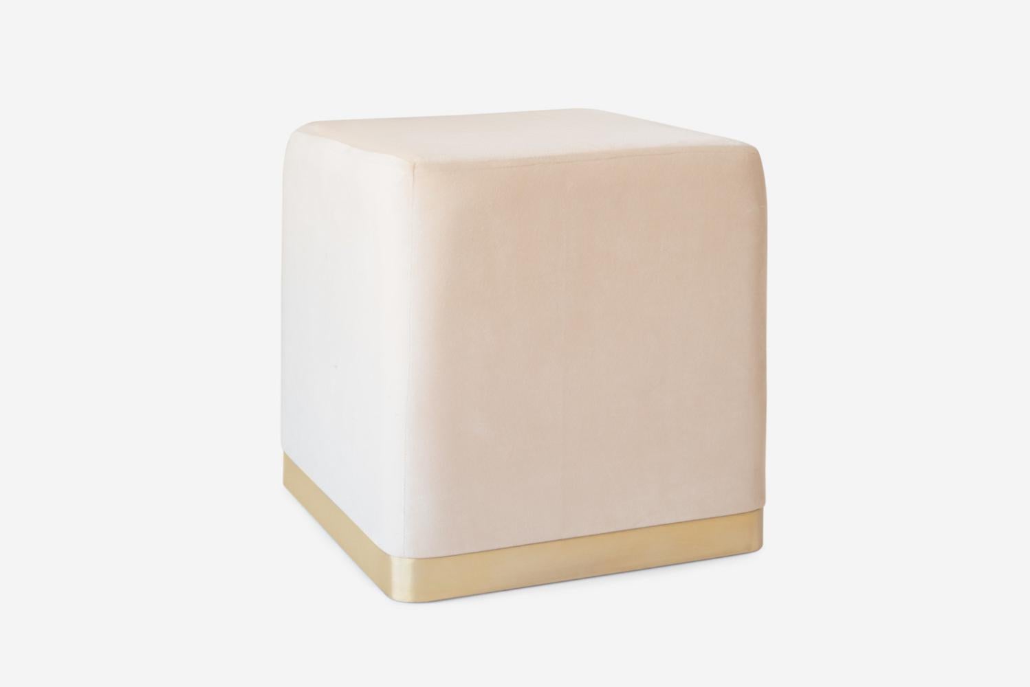 PUF CUADRADO TERCIOPELO BEIGE BASE DORADA 38X38X40CM | Leroy Merlin