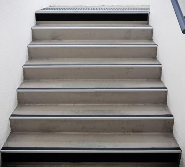 Contremarche en Dibond - Gris | Leroy Merlin