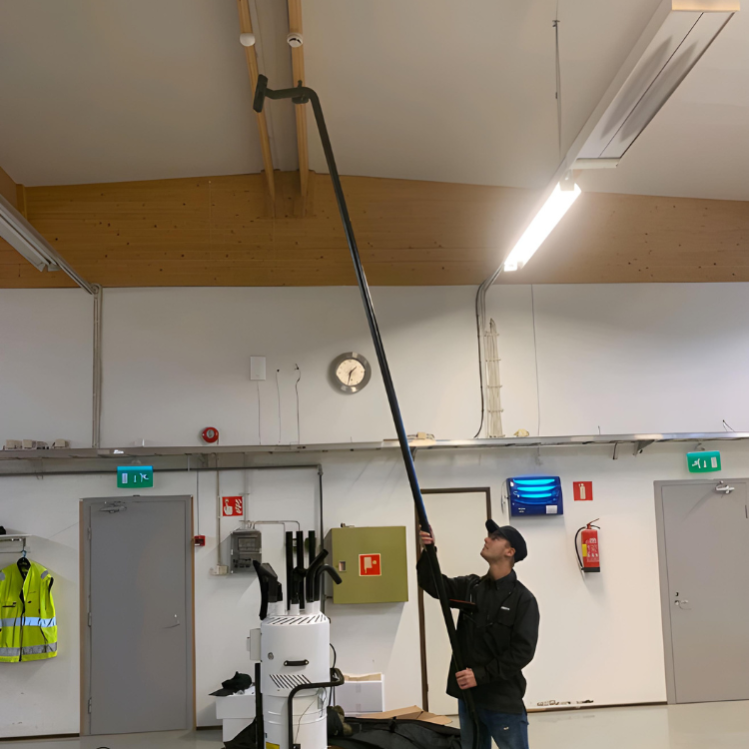 Aspirateur industriel pour le nettoyage en hauteur des intérieurs ...