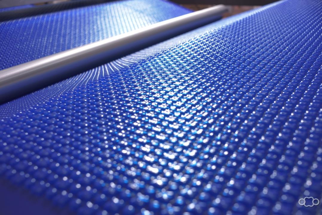 Cubierta solar térmica para piscina 400 micras OXO AZUL 12x4 m Con ...