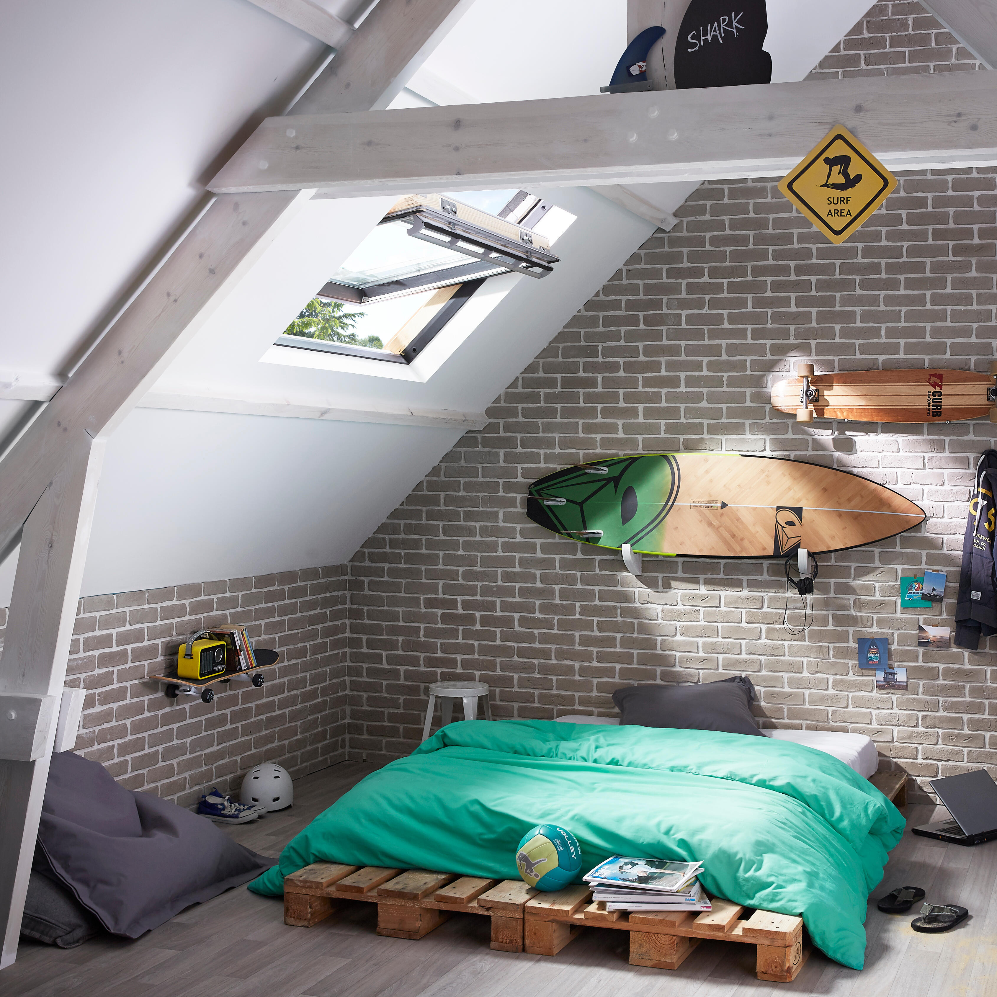 Une chambre d’ado mansardée et stylée | Leroy Merlin