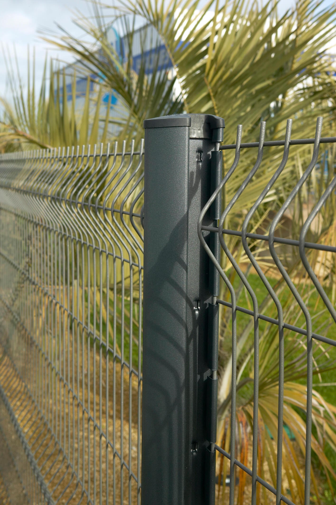 Poteau acier à sceller Axis gris 7016, l.7 x P.10 x H.200 cm | Leroy Merlin