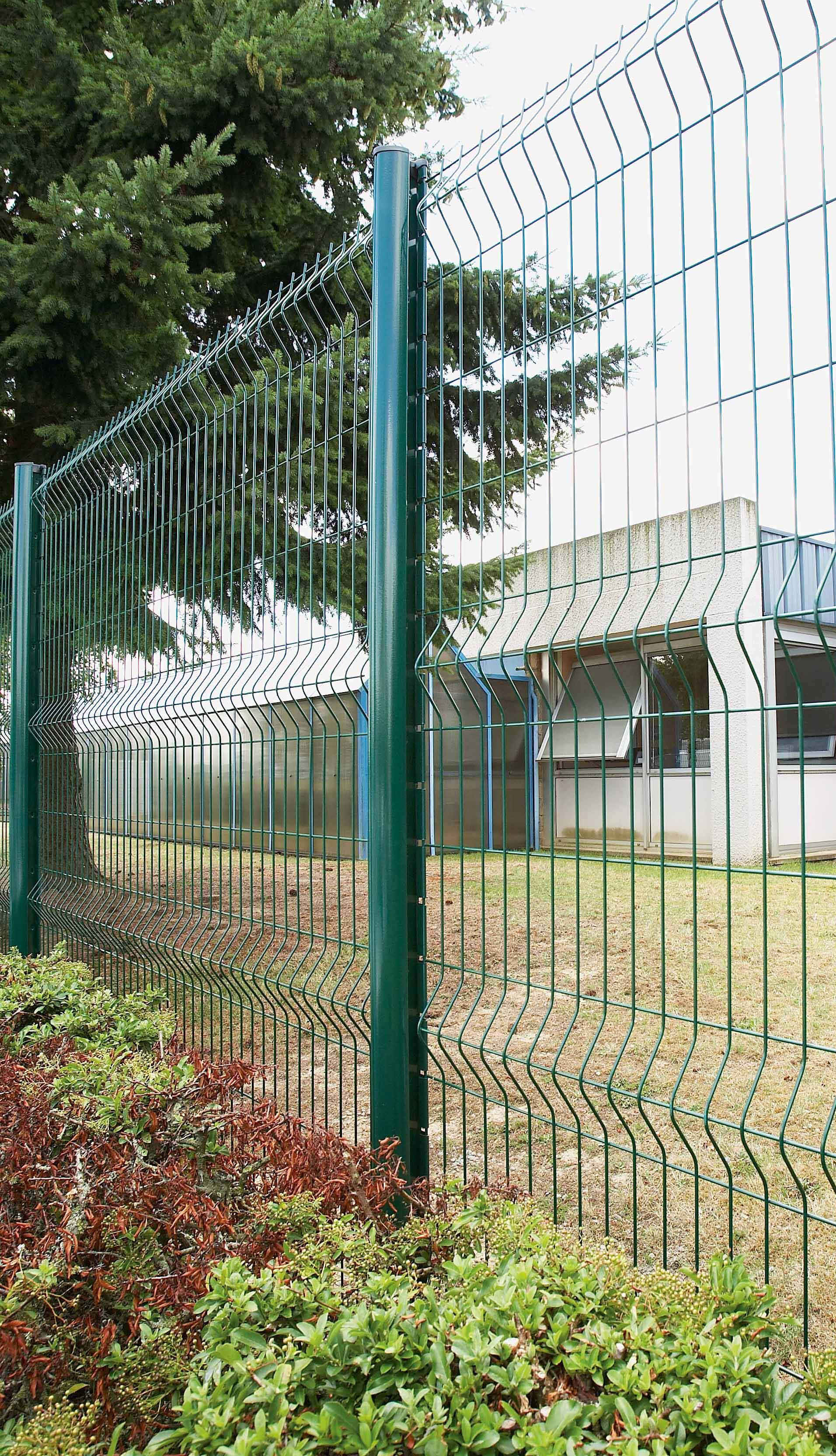 Poteau acier à sceller Axis vert, l.7 x P.10 x H.220 cm | Leroy Merlin