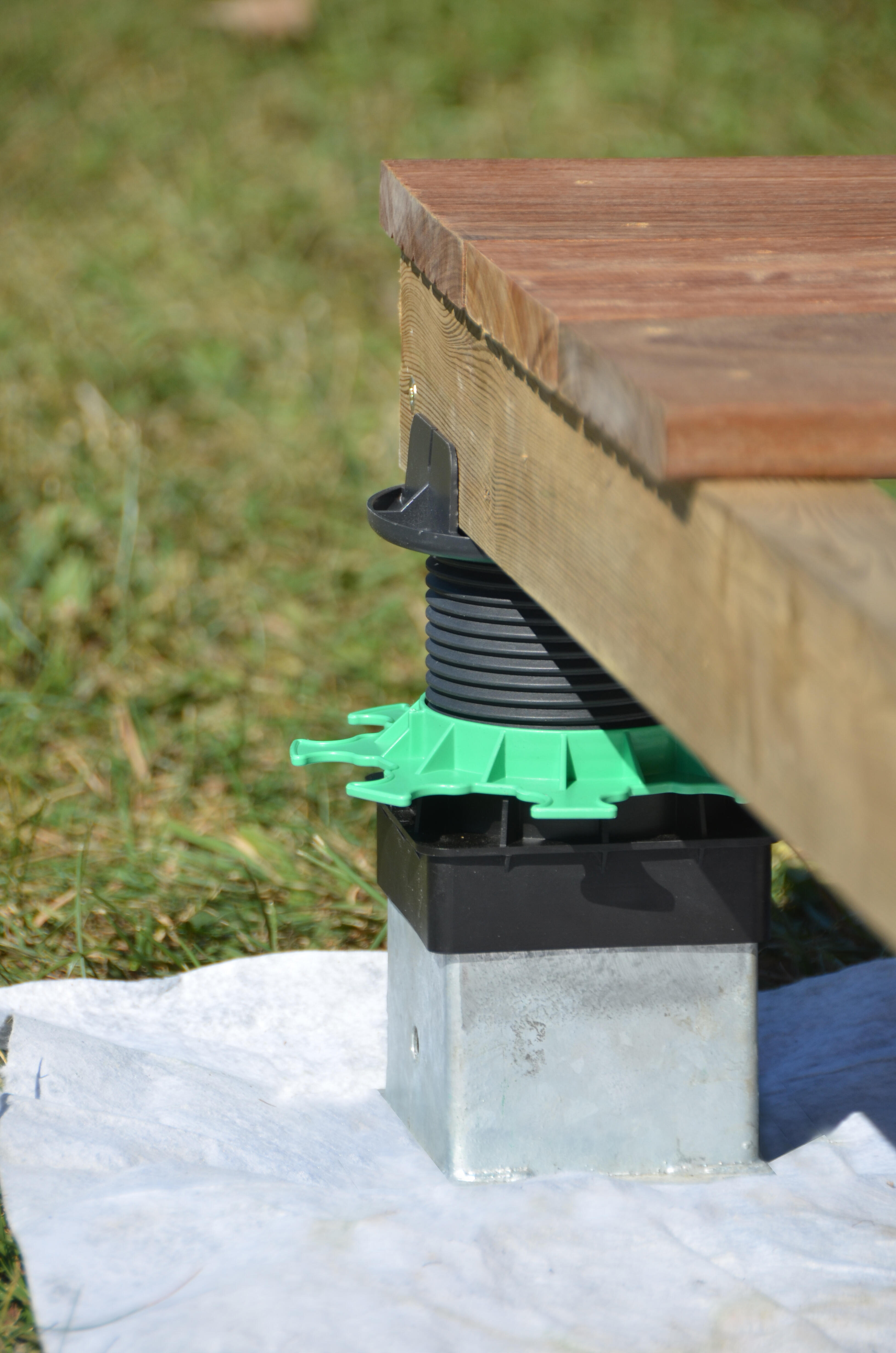 Lot de 10 plots pour ancrage métal 100% Recyclés, ELEVO, H. de 43 à 138 ...