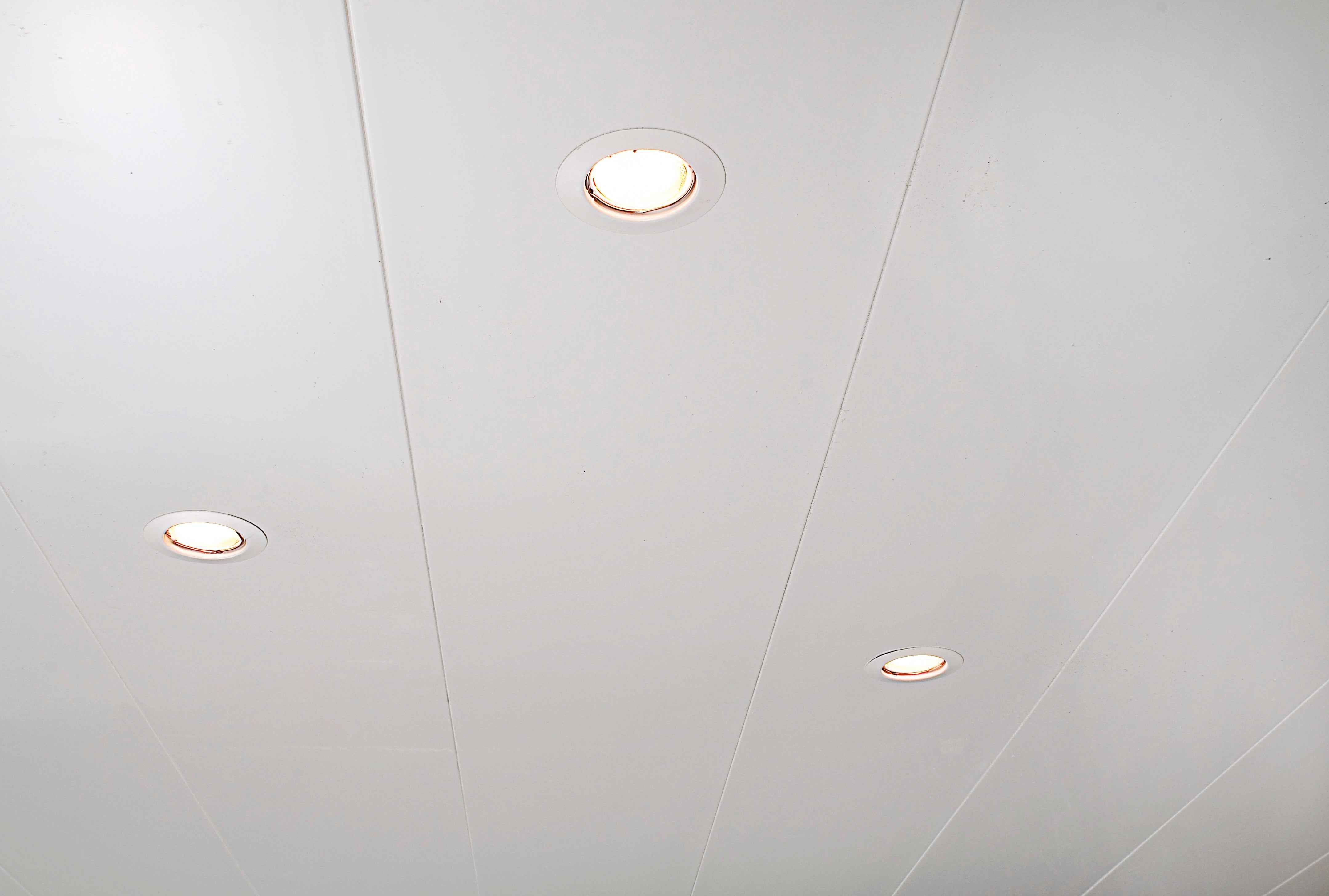 Lambris PVC blanc ARTENS L.400 x l.25 cm x Ep.10 mm | Leroy Merlin