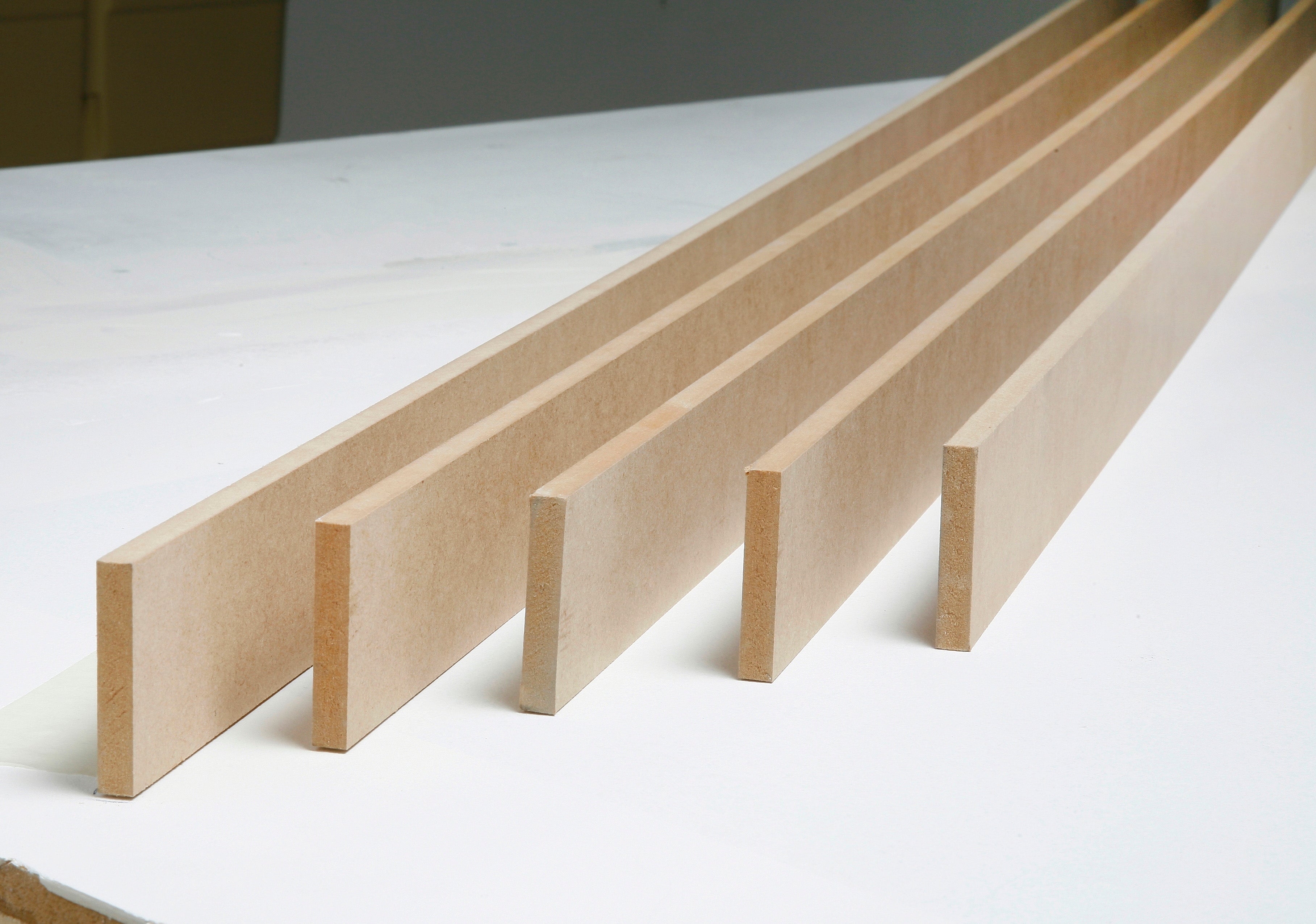Lot de 5 plinthes médium (MDF), 9 x 96 mm, L.2 m | Leroy Merlin