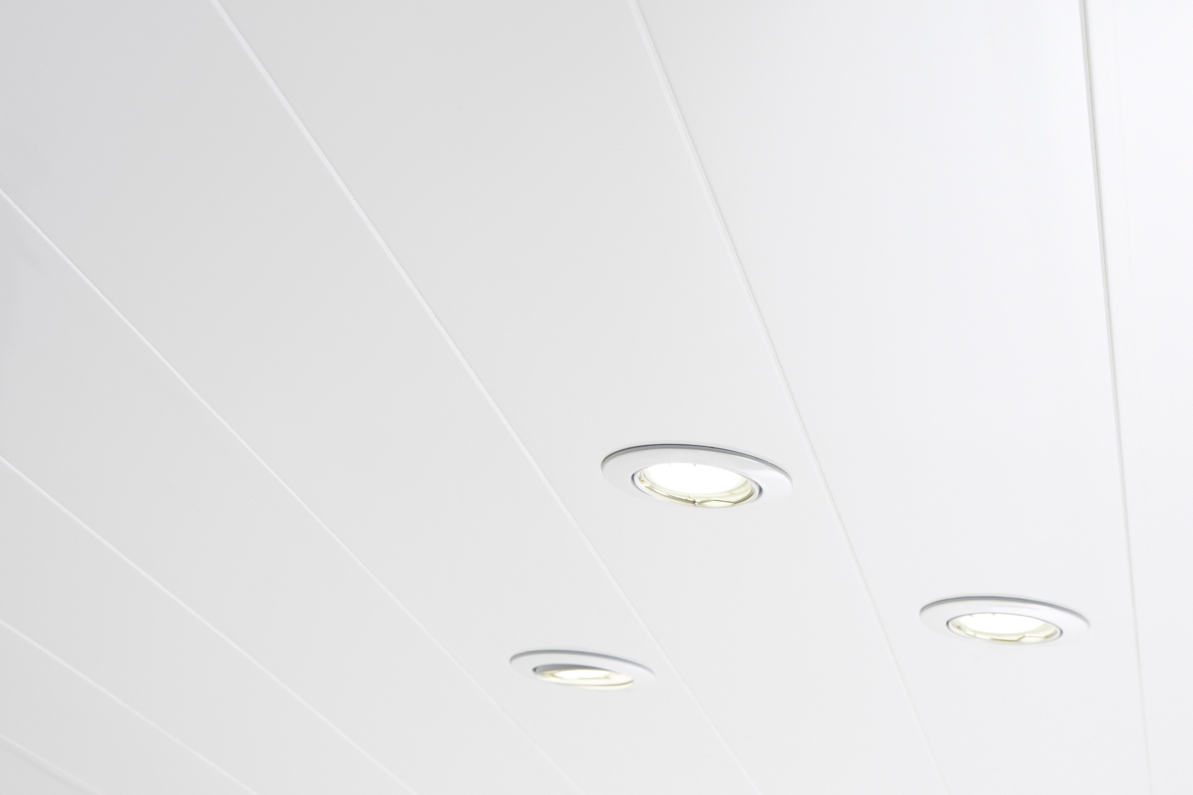 Lambris PVC blanc ARTENS L.400 x l.37 cm x Ep.8 mm | Leroy Merlin