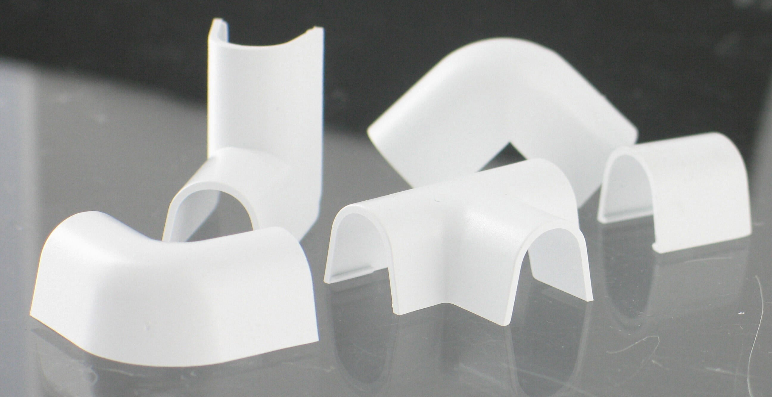 Lot de 10 accessoires pour cache-fil blanc pour moulure, H.1.1 x P.9 cm ...