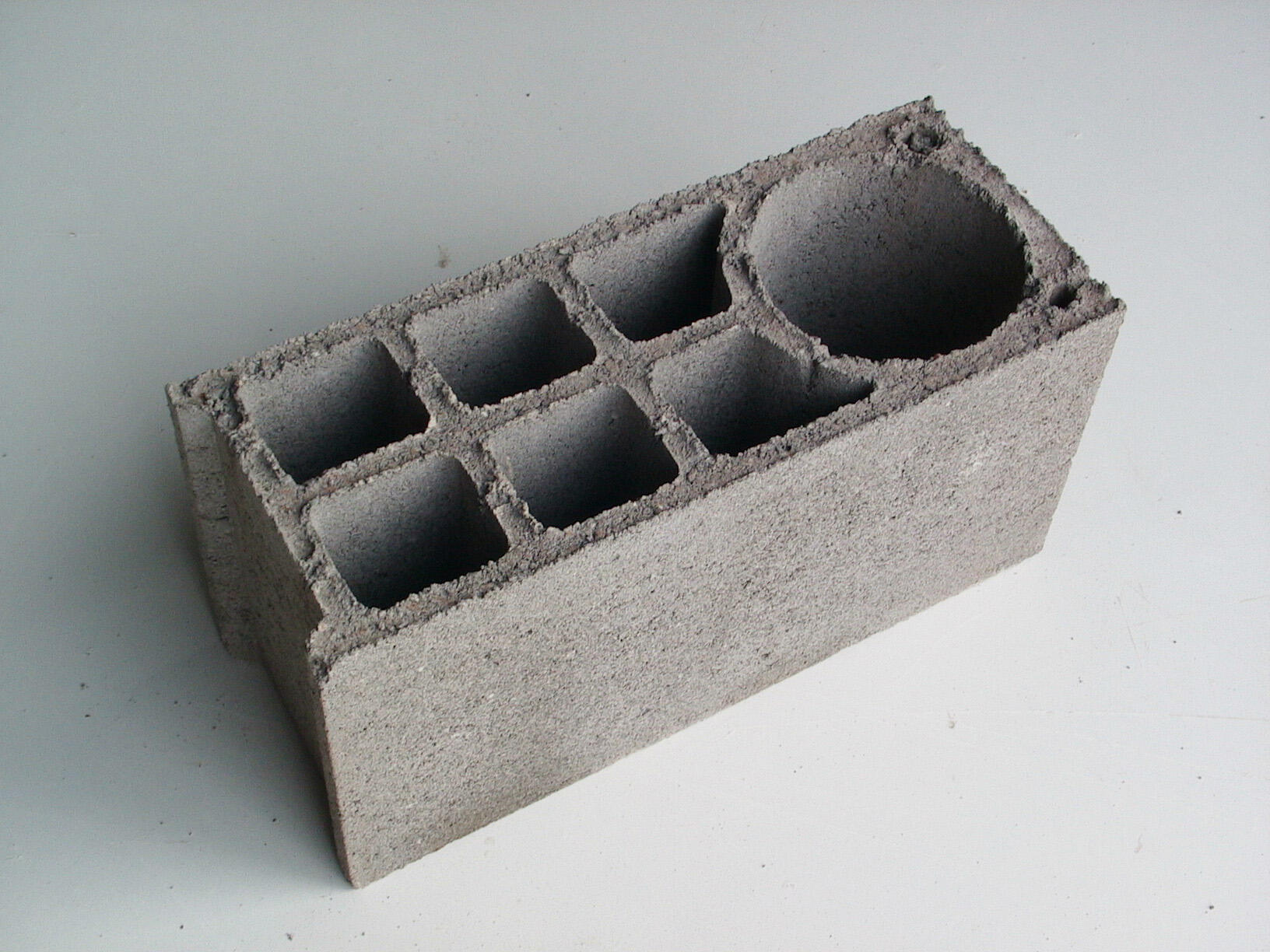 Parpaing chainage vertical, L.25 x l.20 x H.25 cm | Leroy Merlin