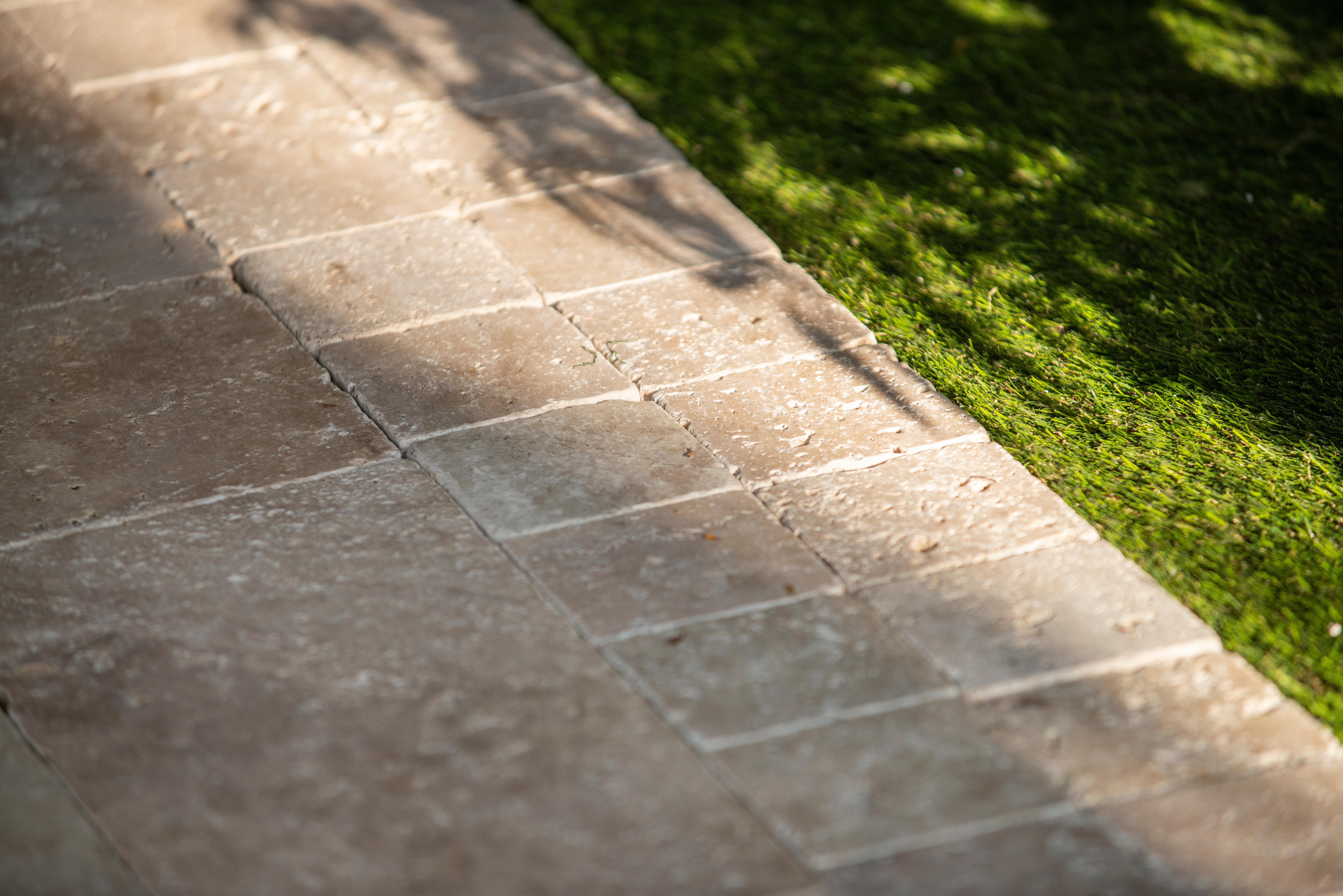 Pavé travertin pierre beige, L.10 x l.10 cm x Ep.40 mm | Leroy Merlin