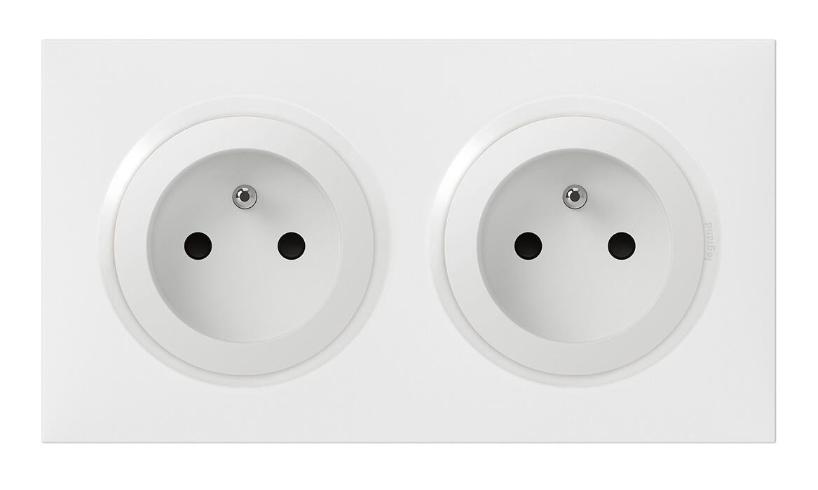 Double prise avec terre complet Dooxie, LEGRAND blanc | Leroy Merlin