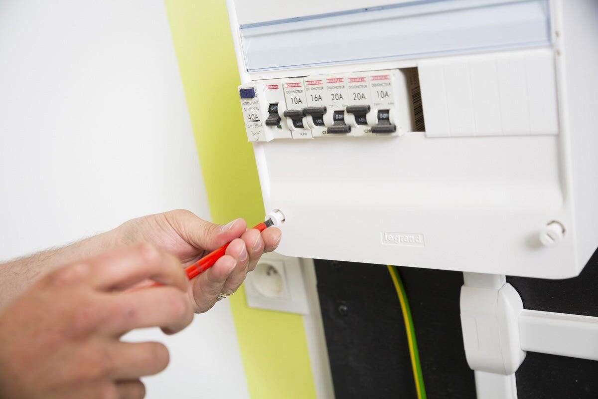 Poser un tableau électrique (45 min - 1h) | Leroy Merlin